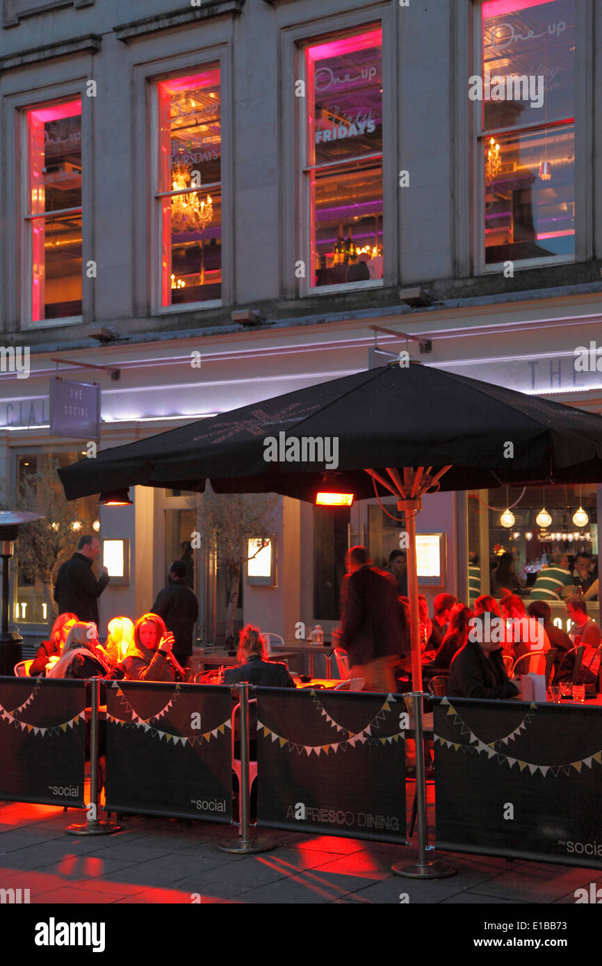 UK, Scotland, Glasgow, Royal Exchange Square, restaurant, people Stock ...