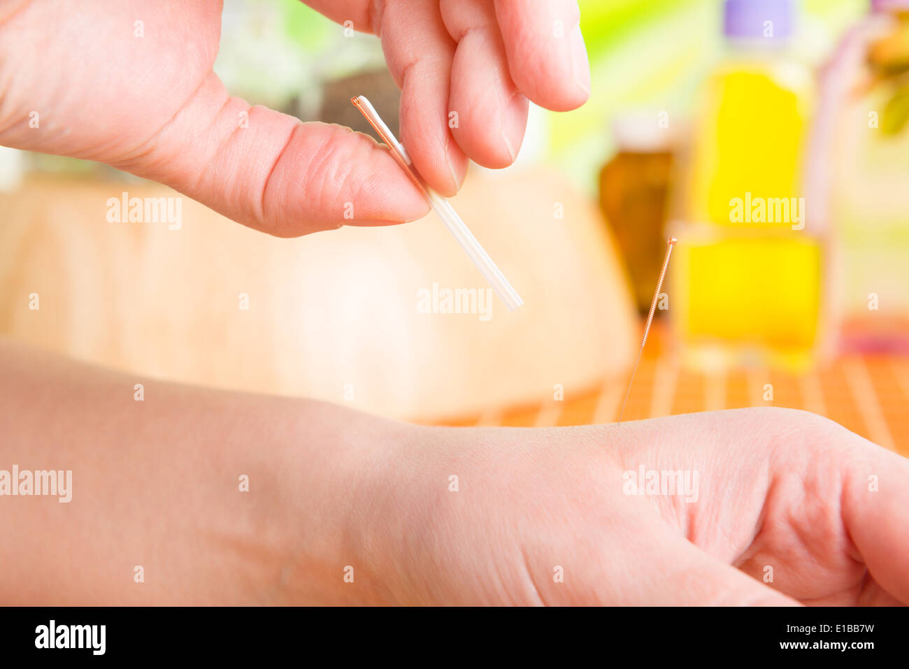Hand holding acupuncture needle ready to use Stock Photo - Alamy