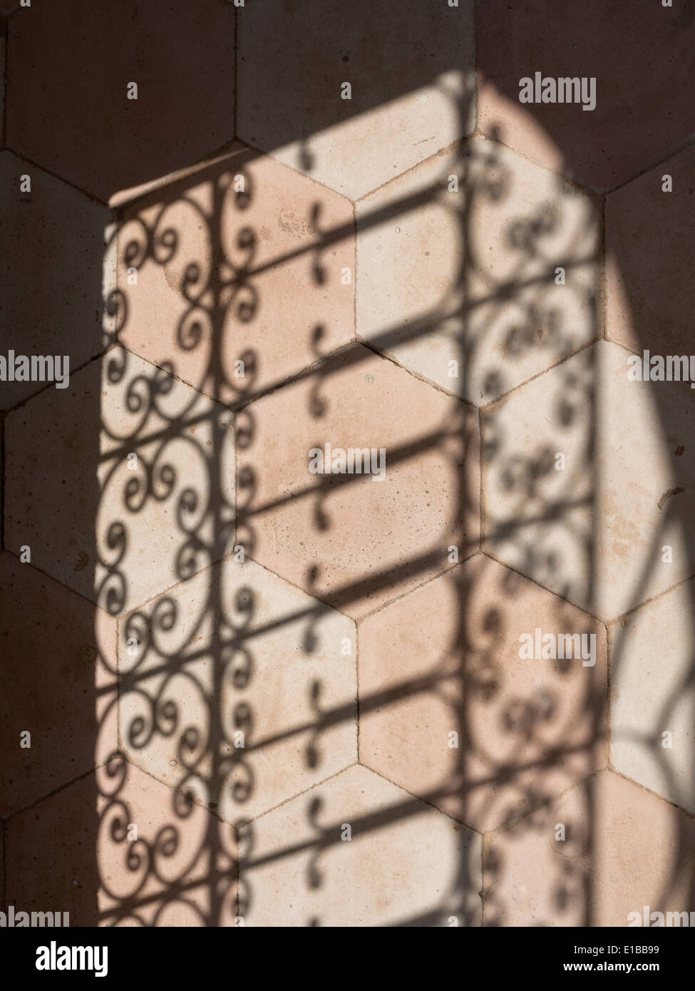 Metal screen pattern hi-res stock photography and images - Alamy