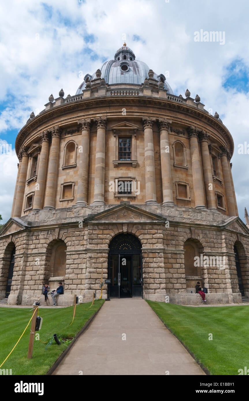 The Radcliffe Camera in Radcliffe Square, Oxford Stock Photo - Alamy