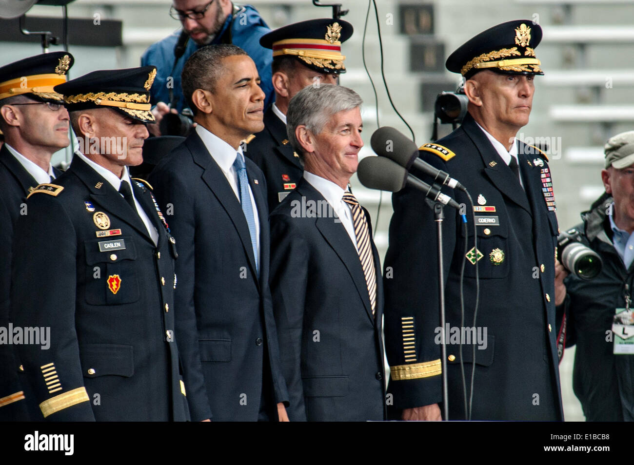 US President Barack Obama stand with (L to R) Lt. General Robert Caslen ...