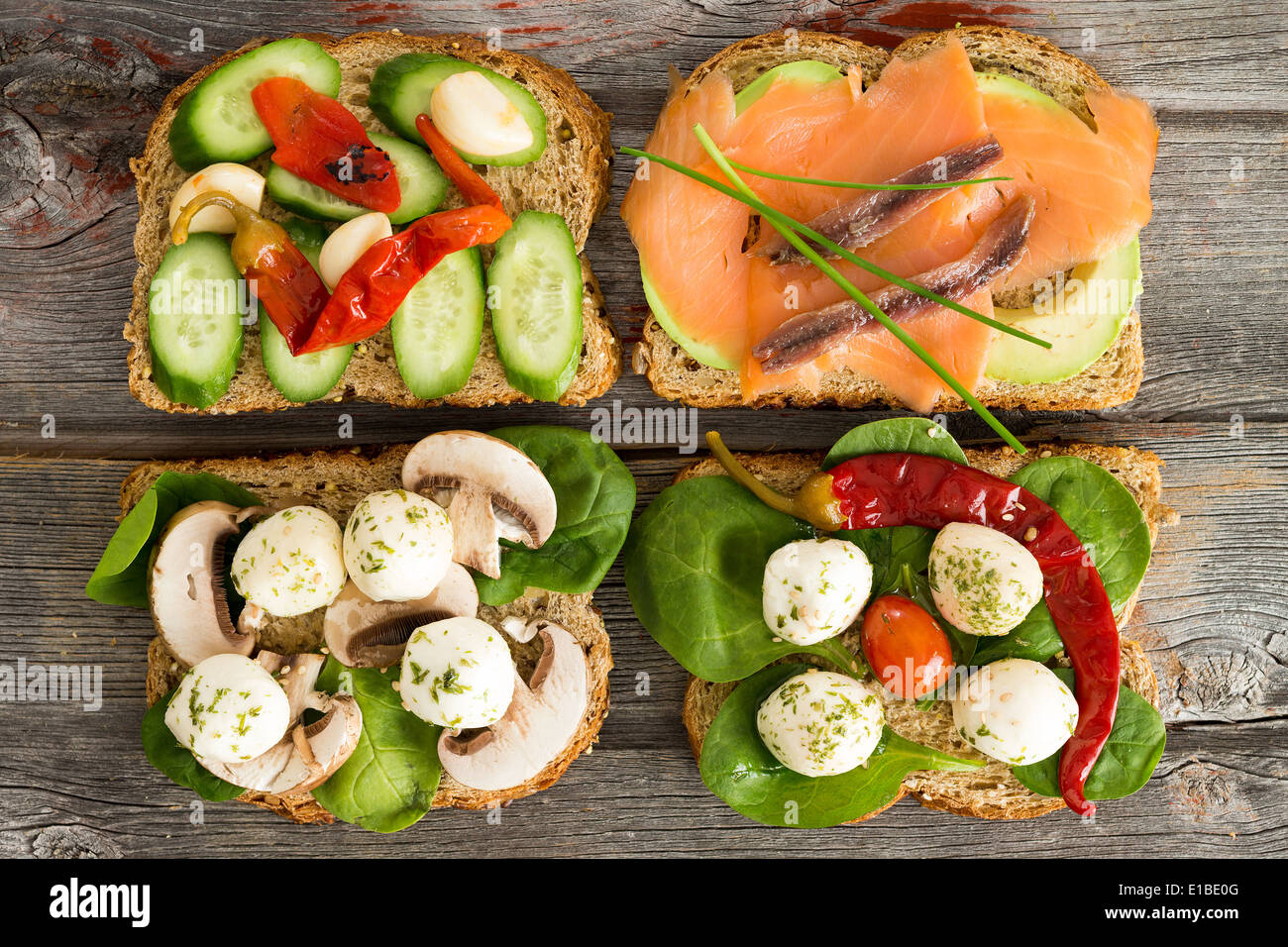 Picnic table with food hi-res stock photography and images - Alamy