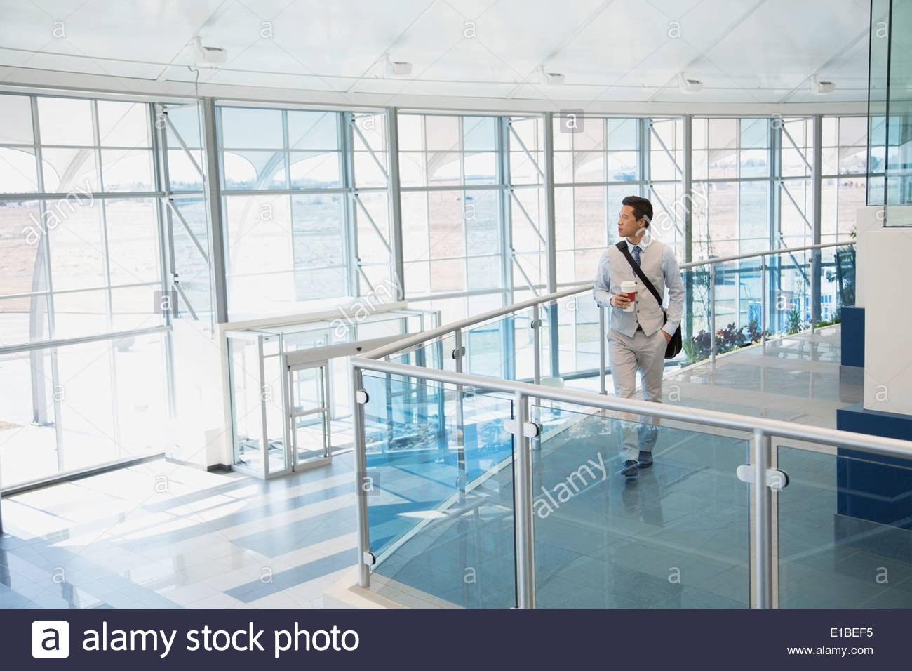 Modern office atrium hi-res stock photography and images - Alamy