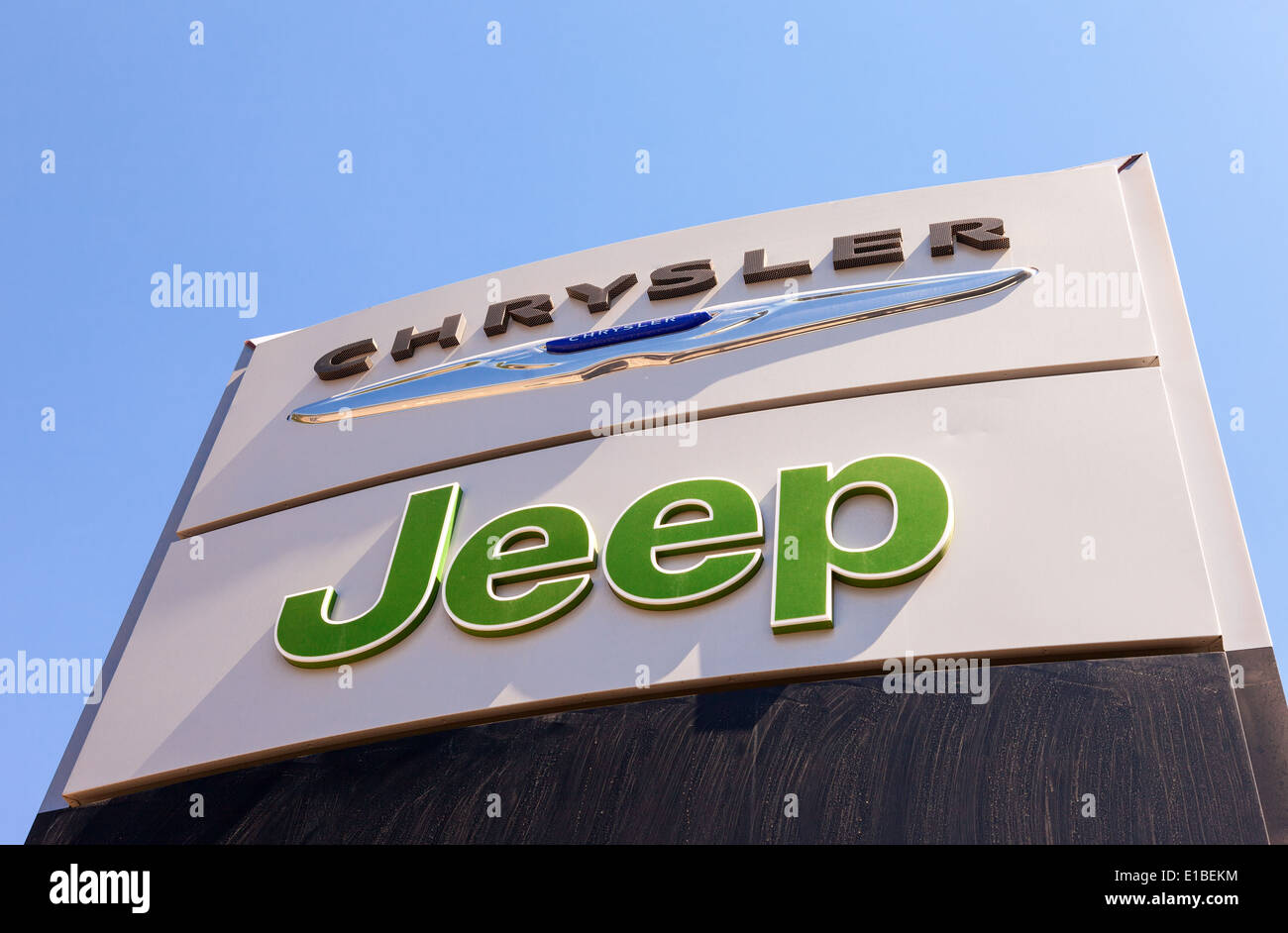 Chrysler, Jeep automobile dealership sign Stock Photo - Alamy