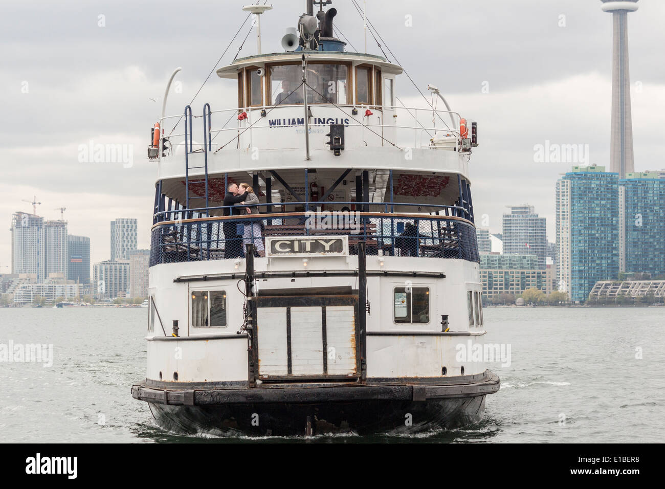The Toronto ferry, the William Inglish arriving at Ward's Island ...