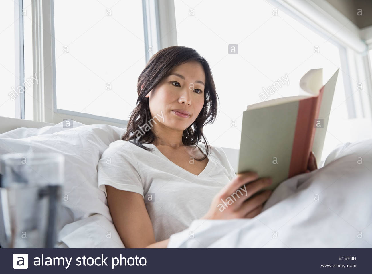 Sitting up in bed reading hi-res stock photography and images - Alamy