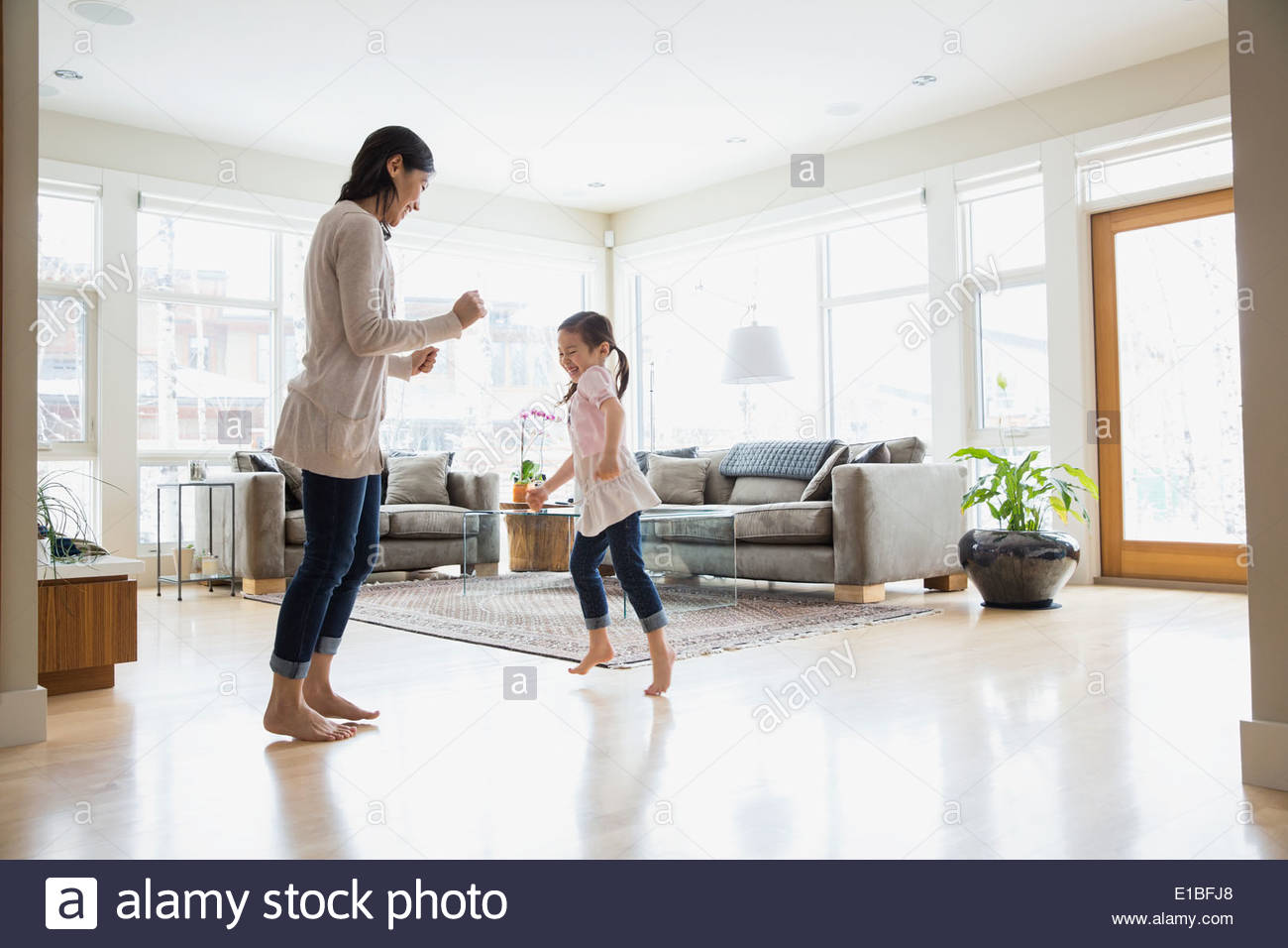 Daughter mother dancing hi-res stock photography and images - Alamy