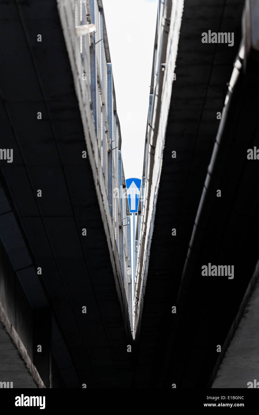 White arrow one way street sign squeezed between converging lanes Stock ...