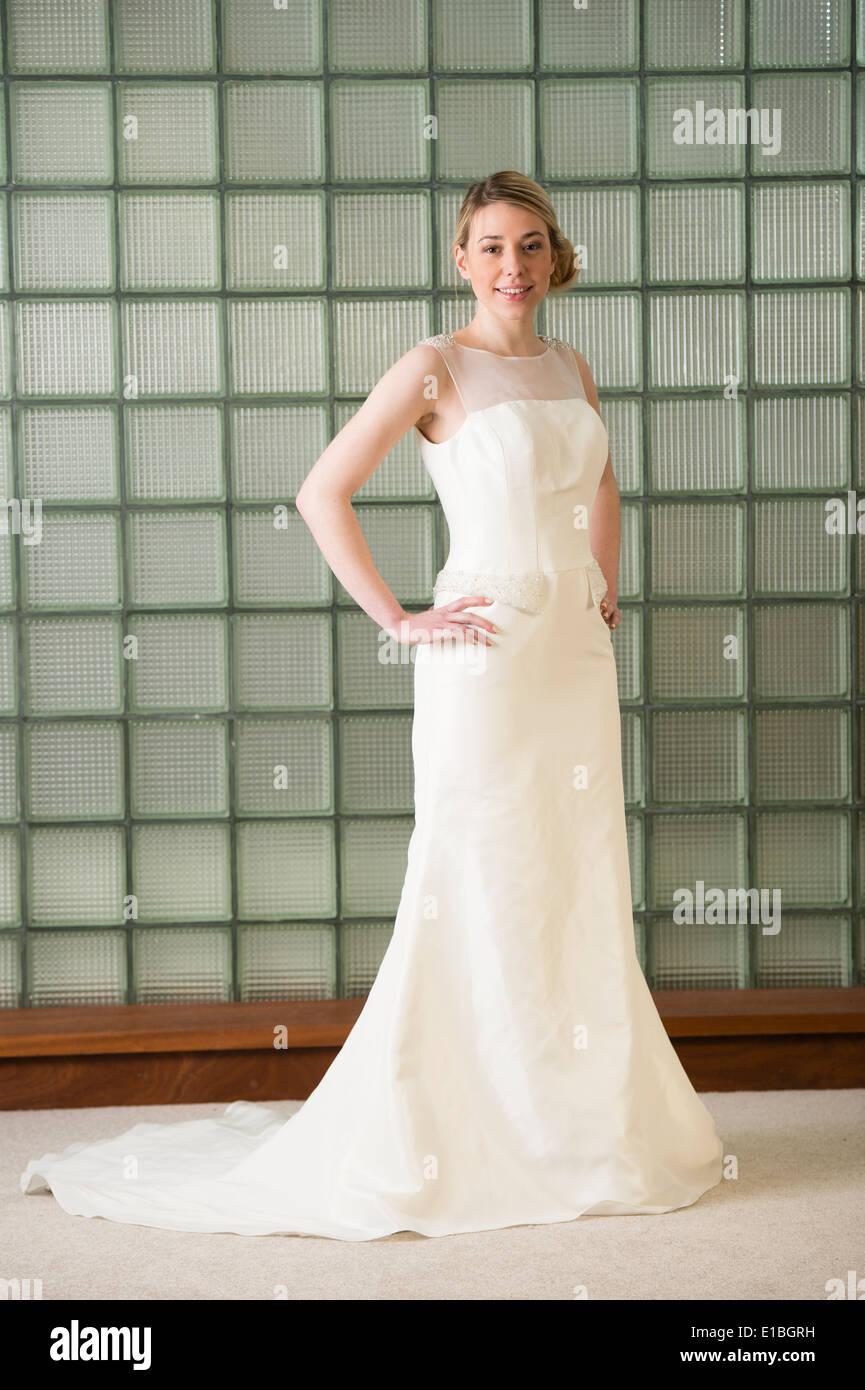 Girl dressed as bride hi-res stock photography and images - Alamy