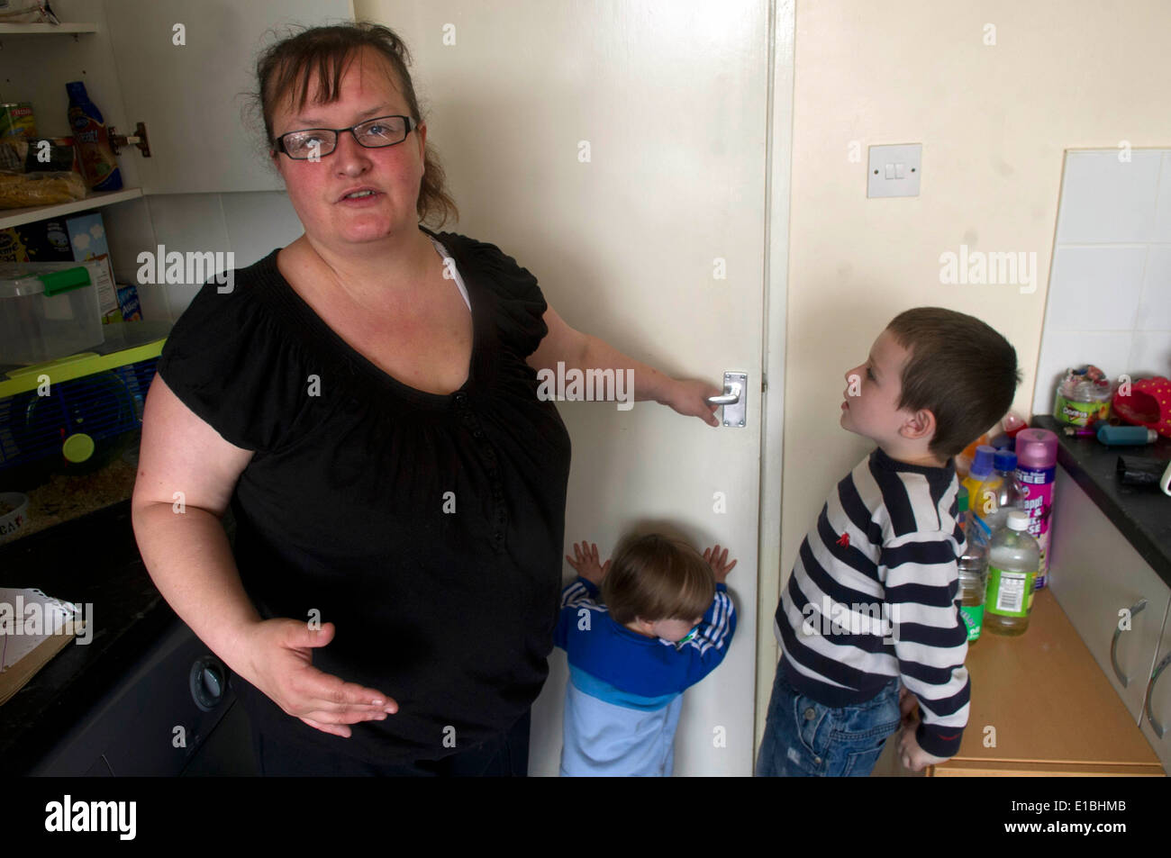 Council estate mother hi-res stock photography and images - Alamy