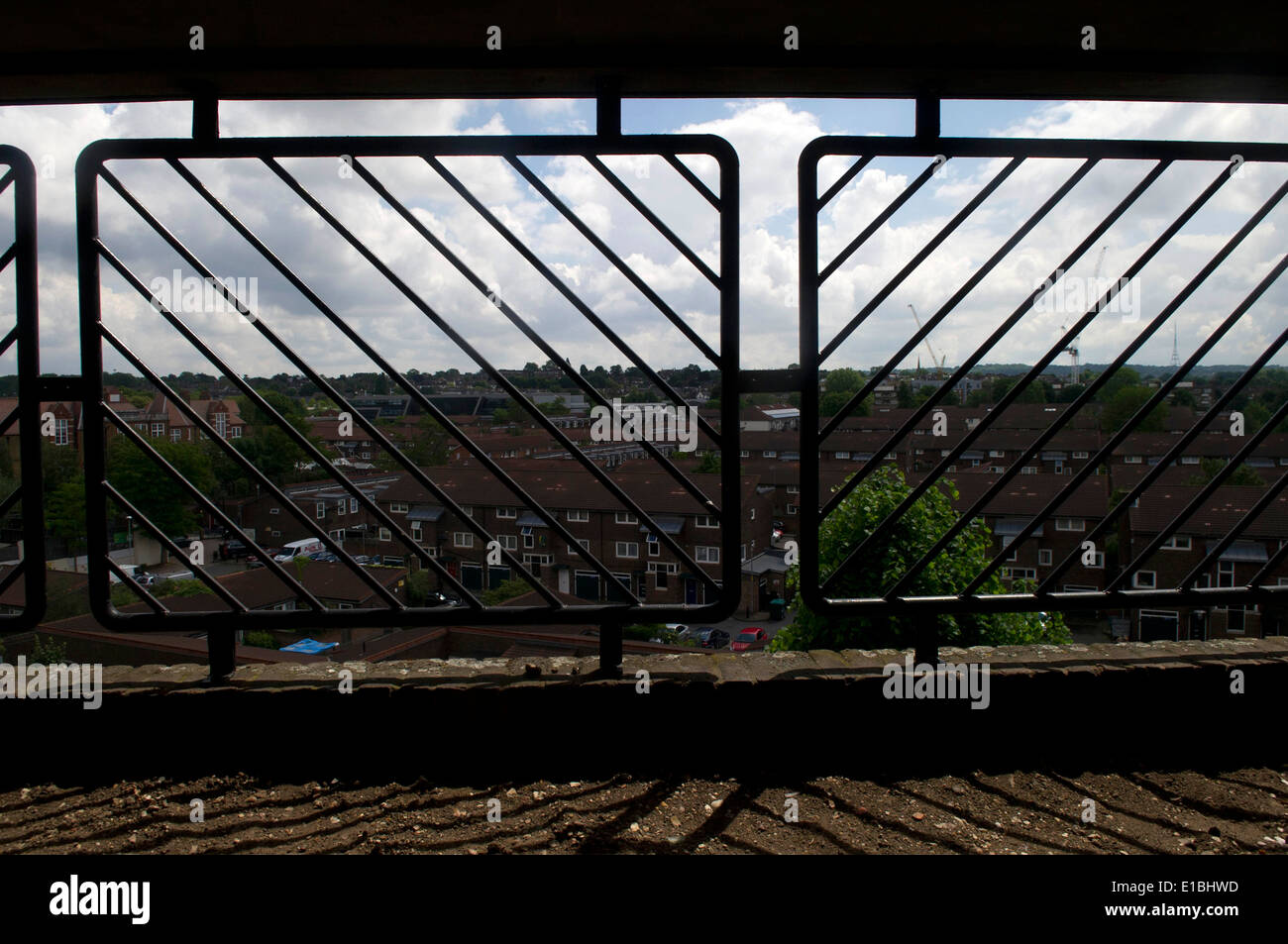London council estate gangs hi-res stock photography and images - Alamy