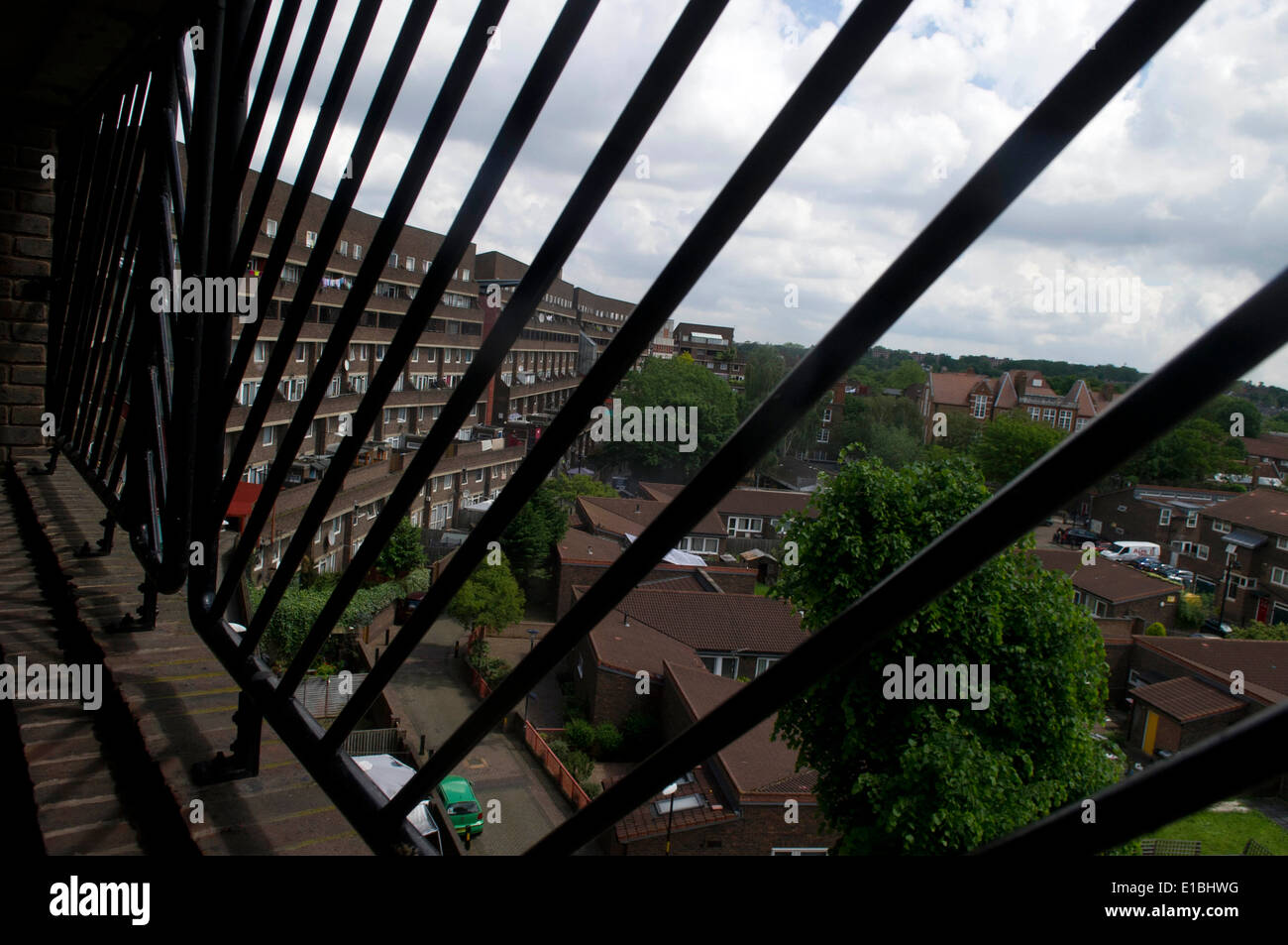 London council estate gangs hi-res stock photography and images - Alamy