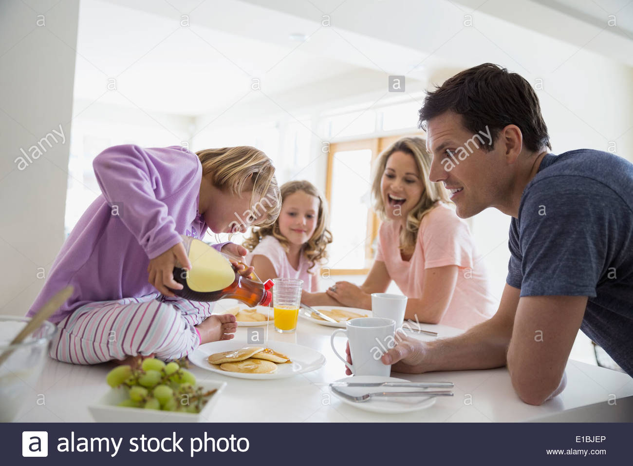 Family eating breakfast together hi-res stock photography and images ...
