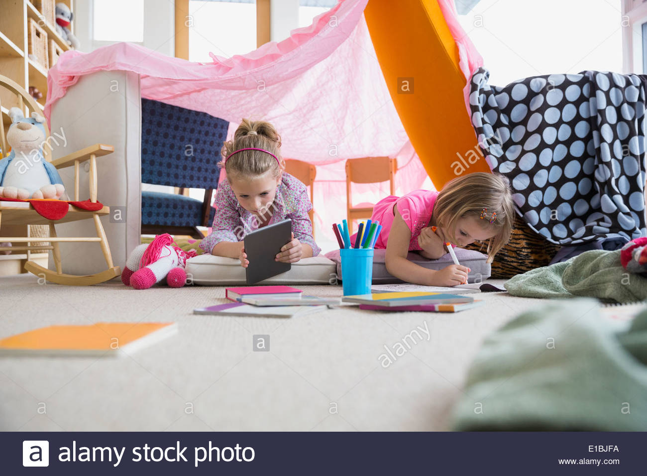 Girls coloring hi-res stock photography and images - Alamy