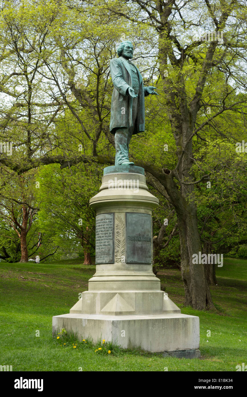 Frederick douglass statue hi-res stock photography and images - Alamy