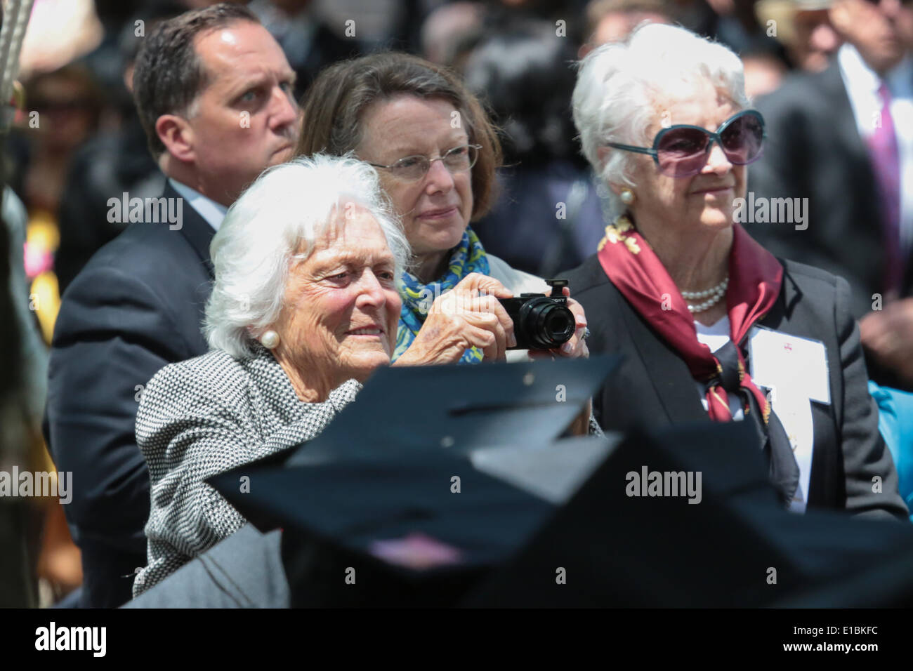 First lady barbara bush and husband george bush hi-res stock ...