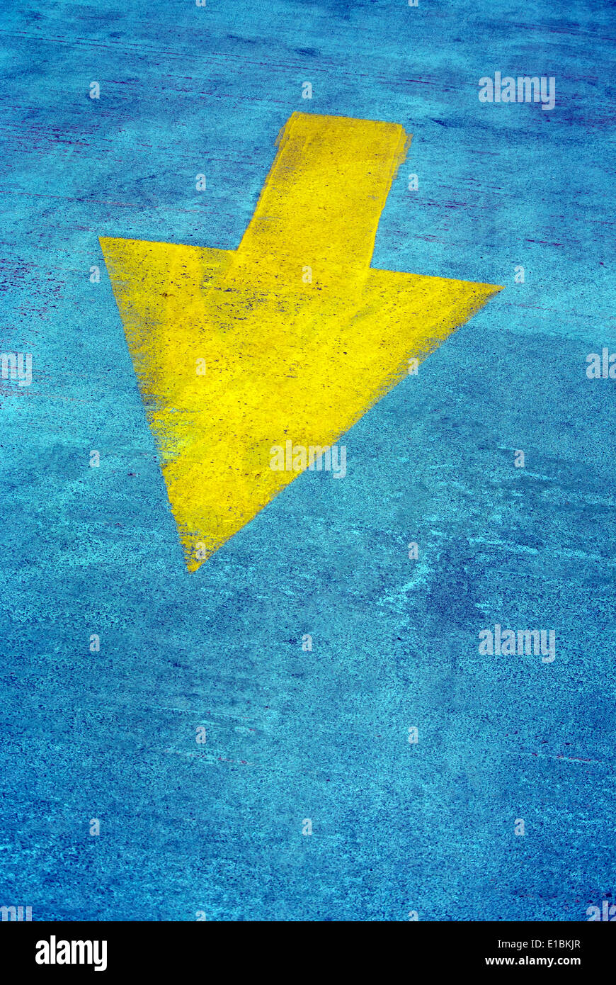 Blue and yellow sign hi-res stock photography and images - Alamy