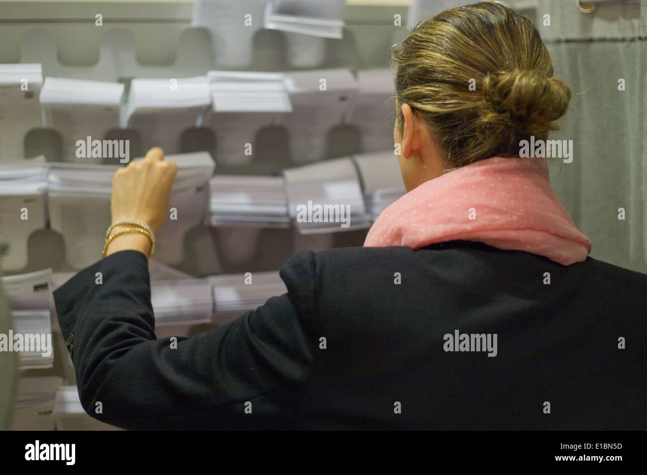 Case sheet display hi-res stock photography and images - Alamy