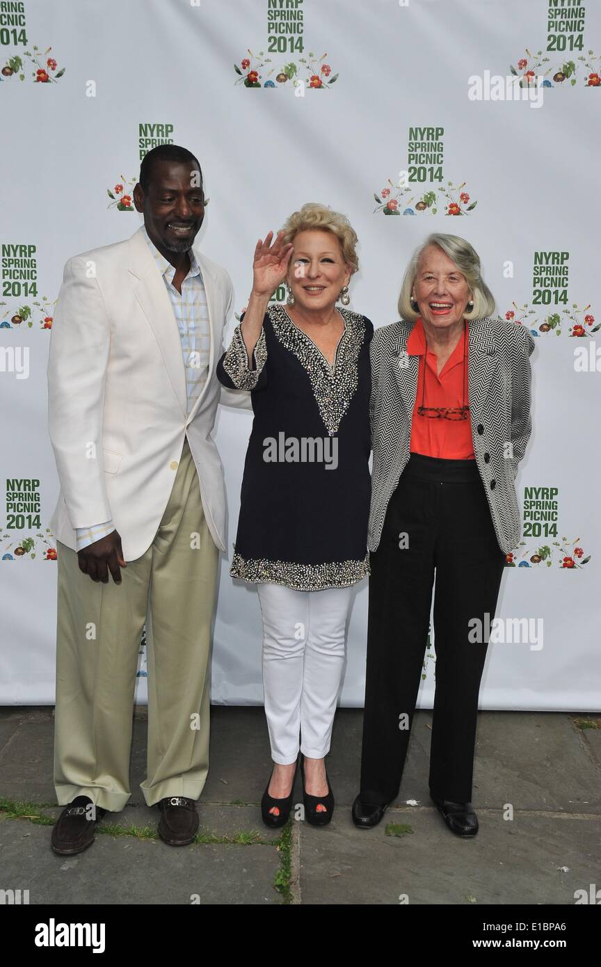 New York, NY, USA. 29th May, 2014. Ron Finley, Bette Midler, Liz Smith ...