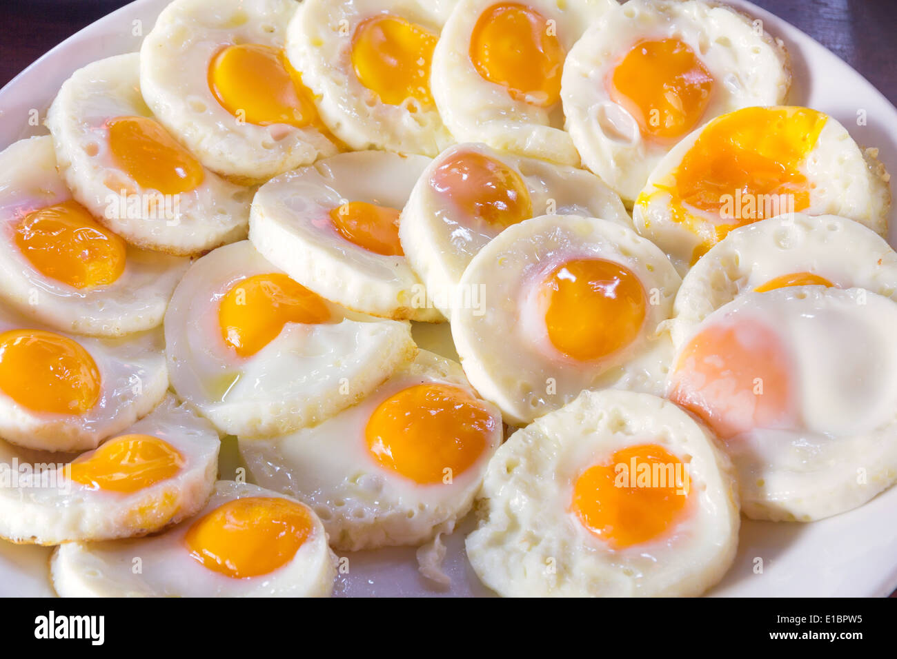 Circle of eggs hi-res stock photography and images - Alamy