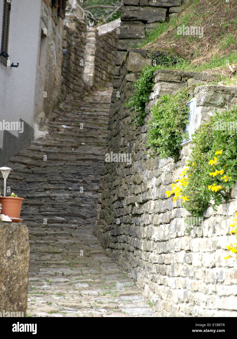Old Mediterranean stone house in Istria Stock Photo - Alamy