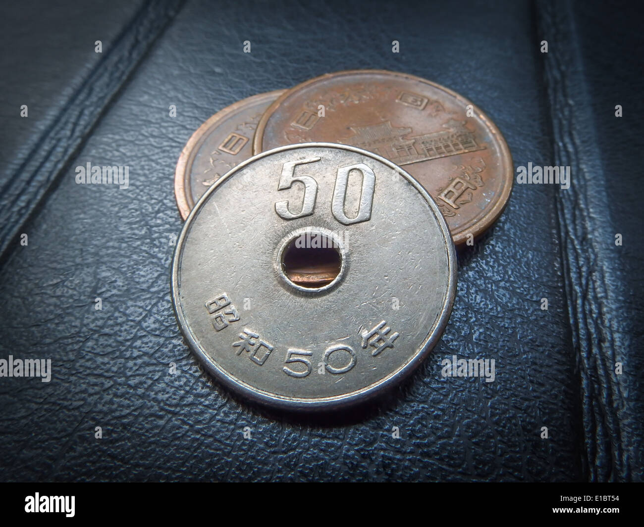 Japanese money, silver coin, yen Stock Photo - Alamy