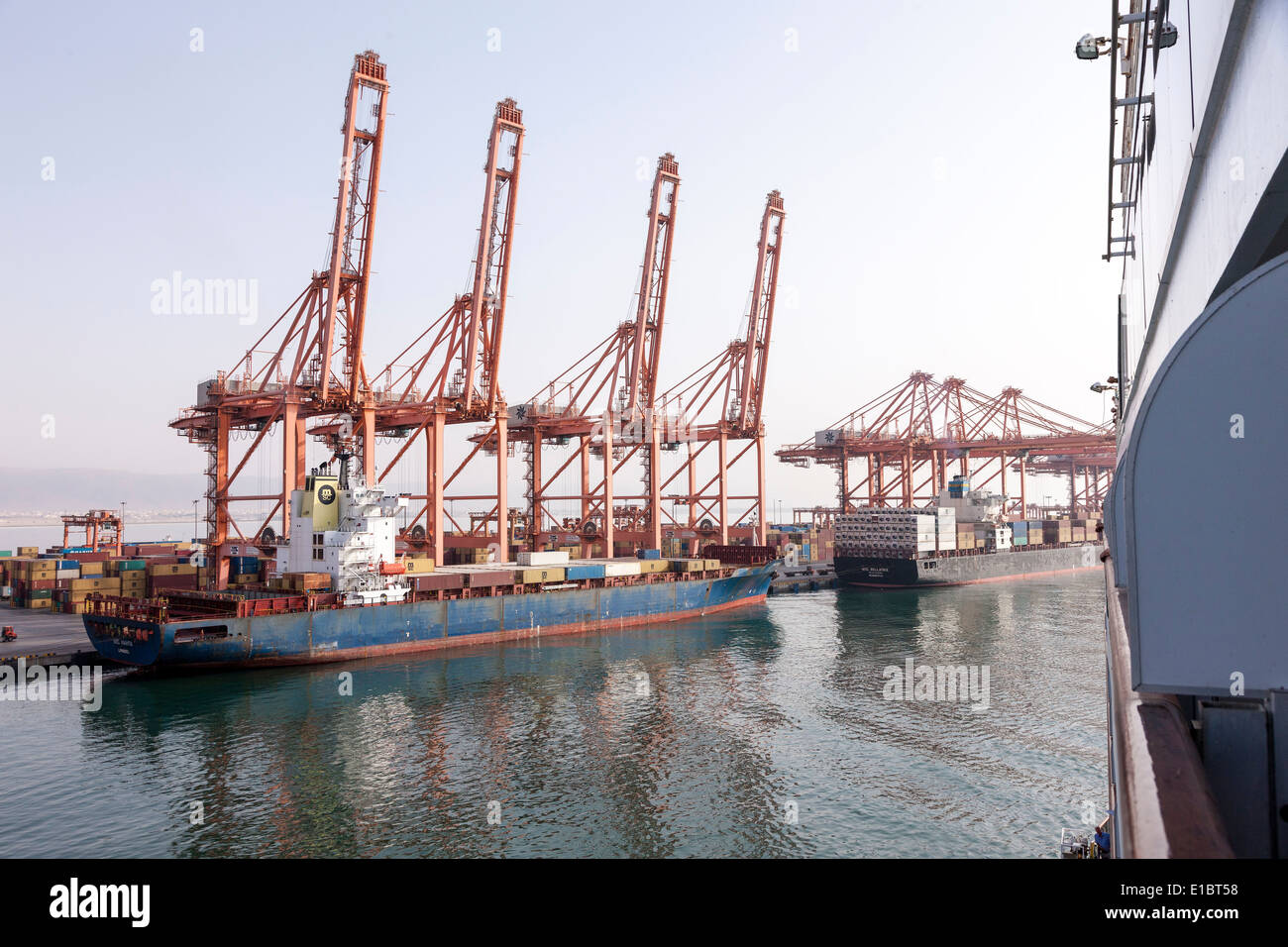 Oman shipping hi-res stock photography and images - Alamy