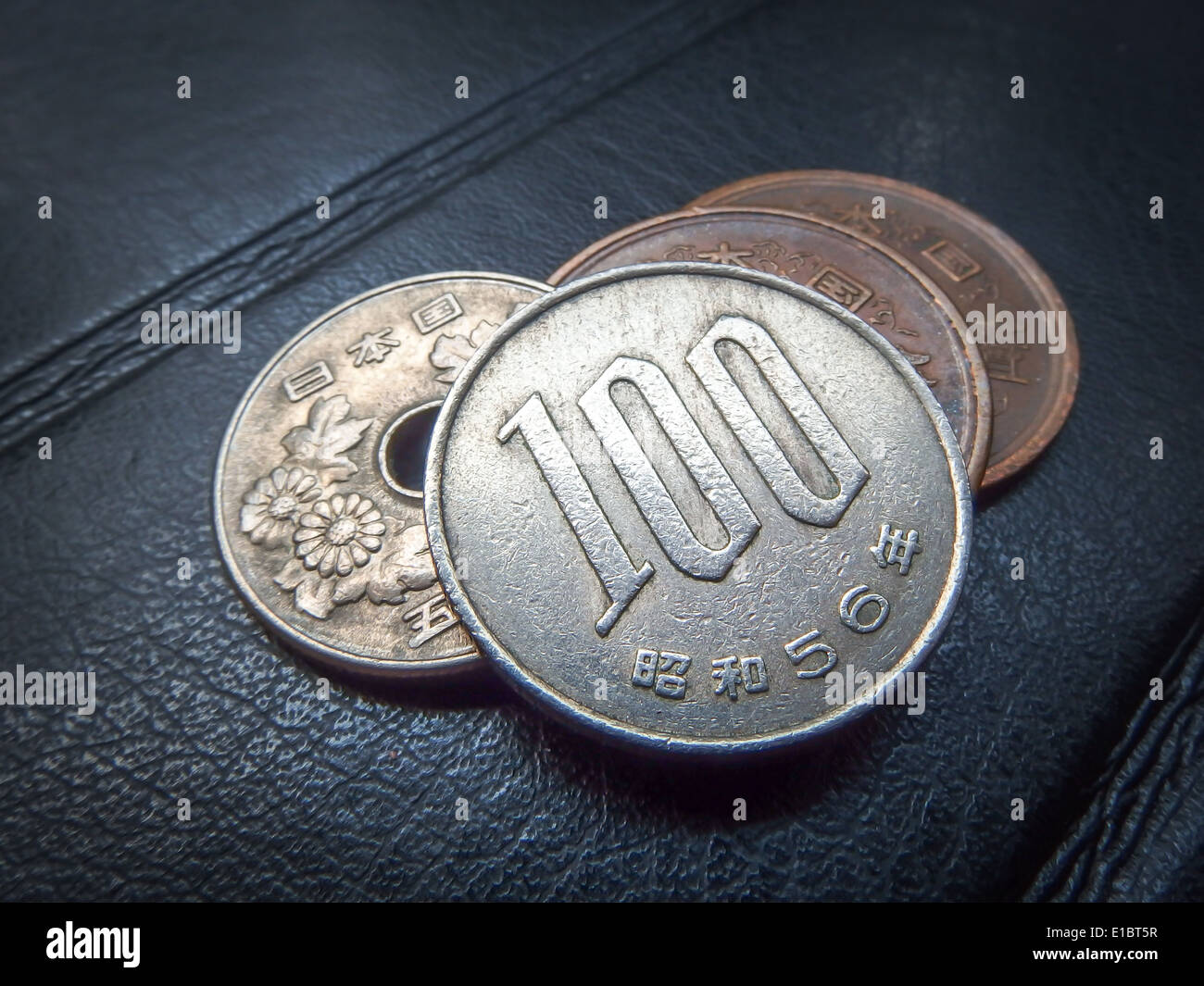 Japanese money, silver coin, yen Stock Photo - Alamy