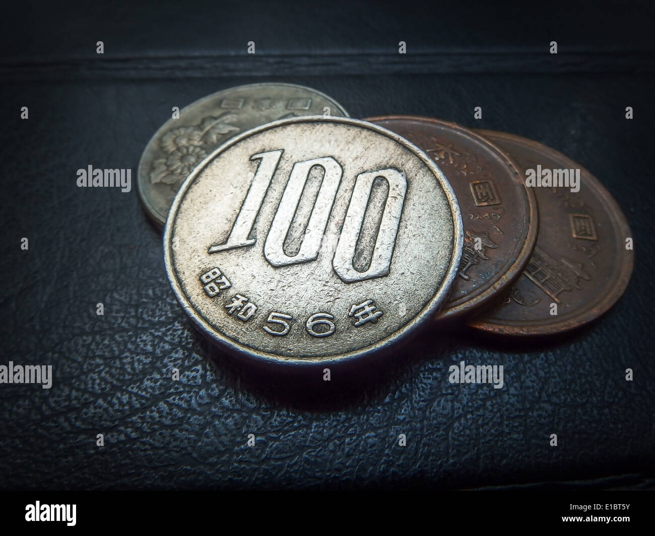 Japanese money, silver coin, yen Stock Photo - Alamy