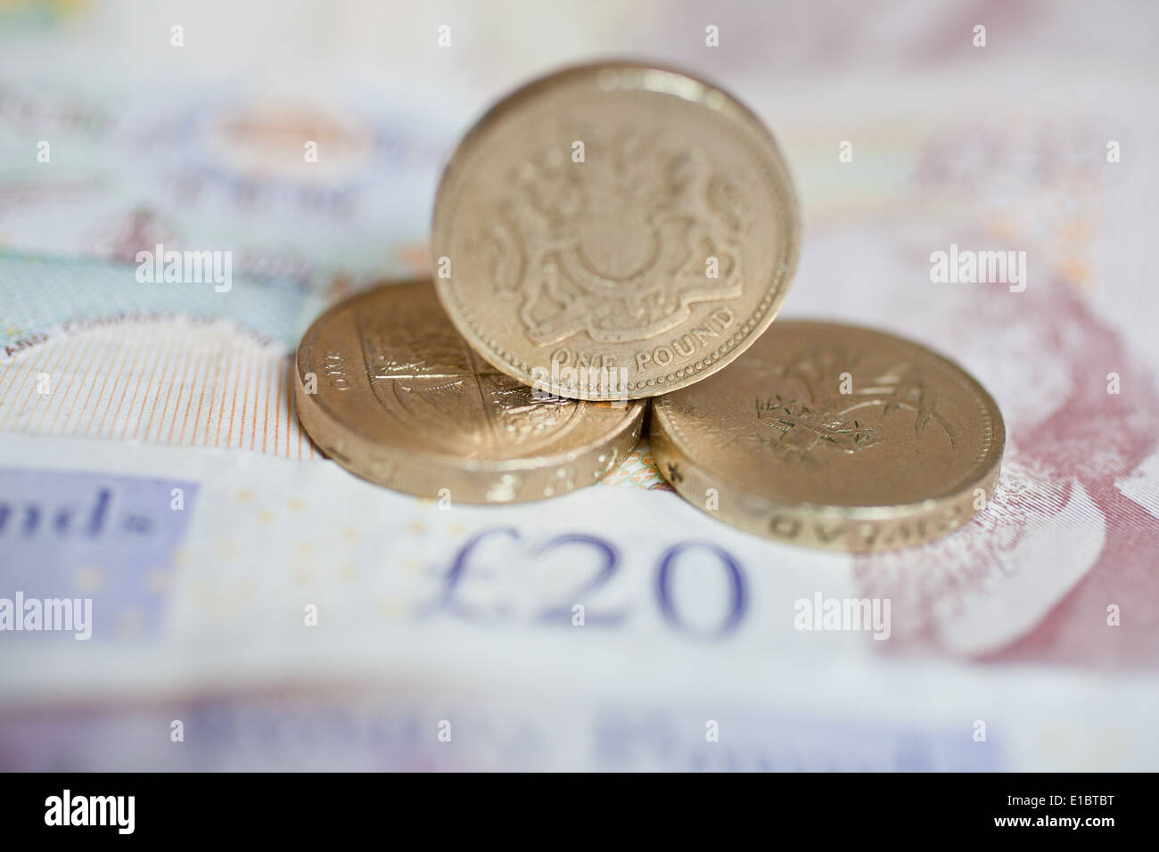 Stack of money notes uk hi-res stock photography and images - Alamy