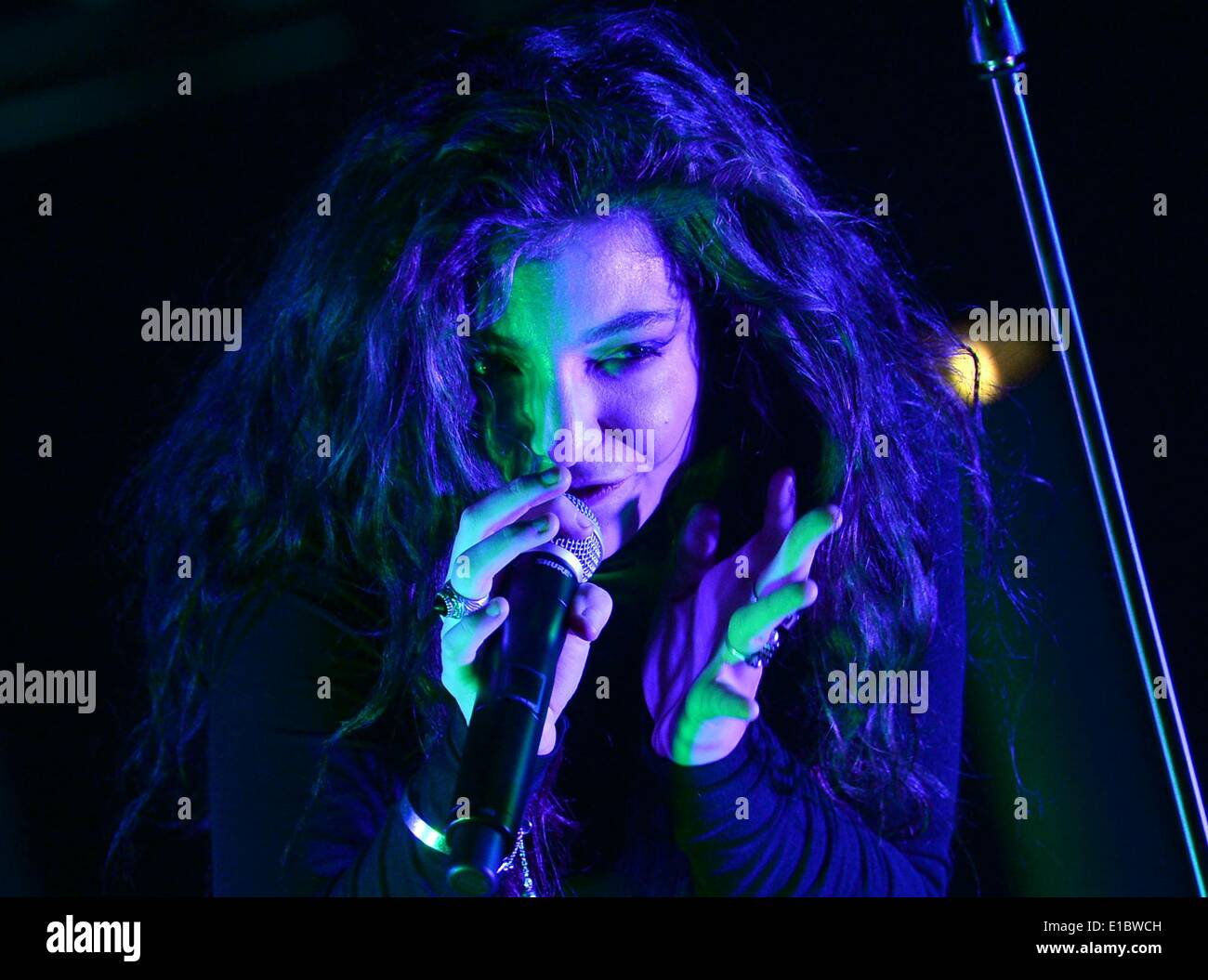 Lorde performing in concert hi-res stock photography and images - Alamy