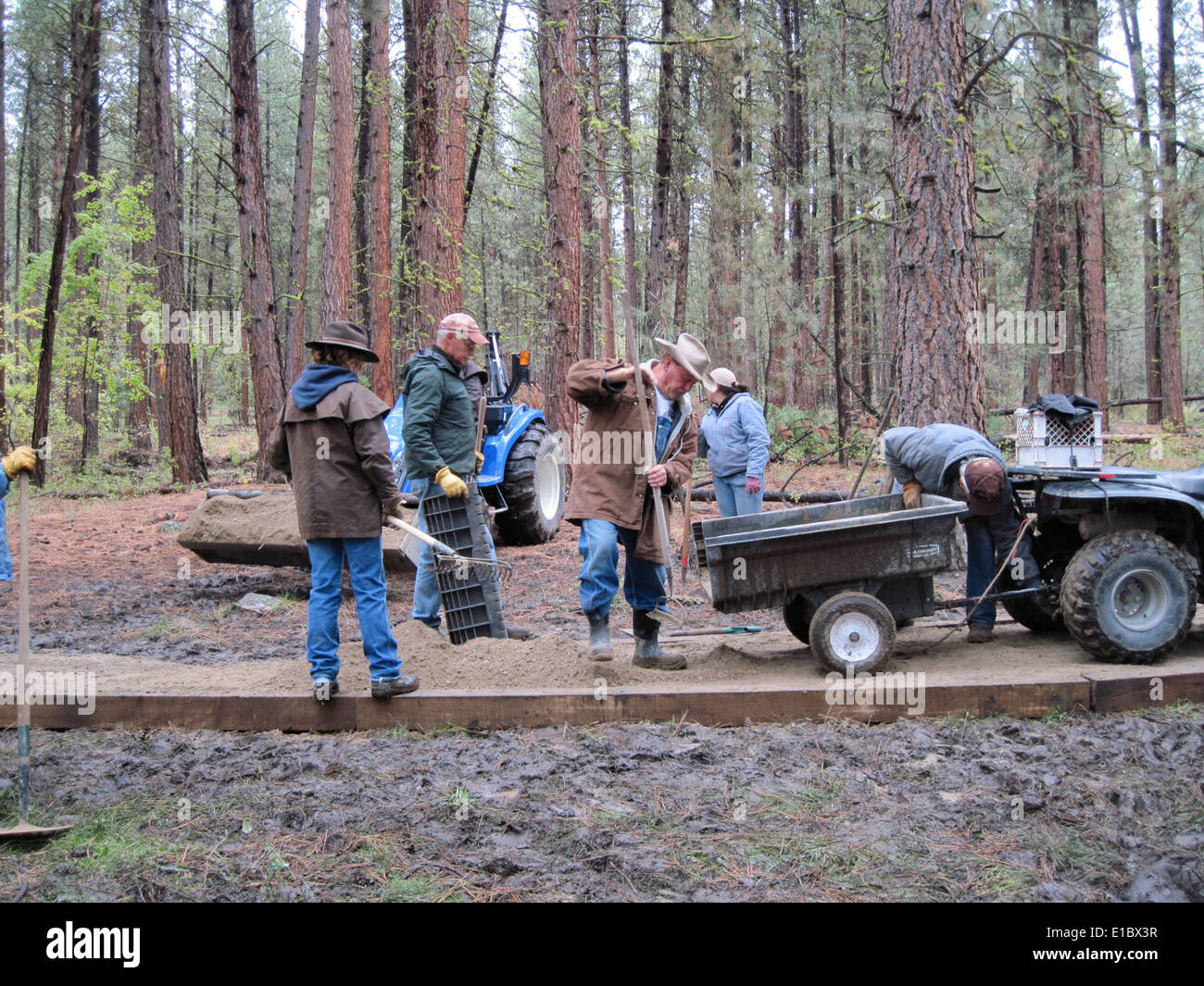 Sand dumping hi-res stock photography and images - Alamy