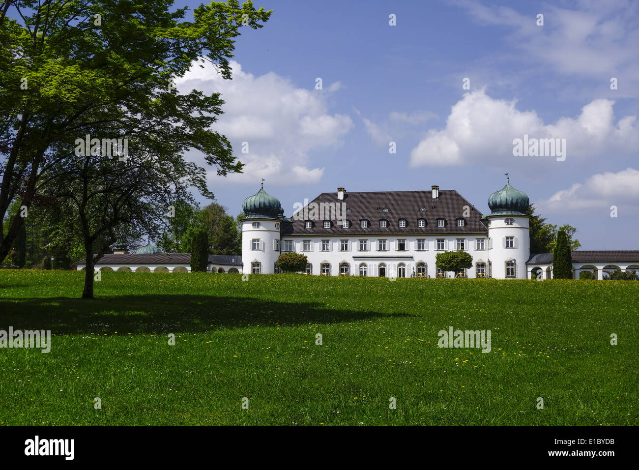 Schloss und park hi-res stock photography and images - Alamy