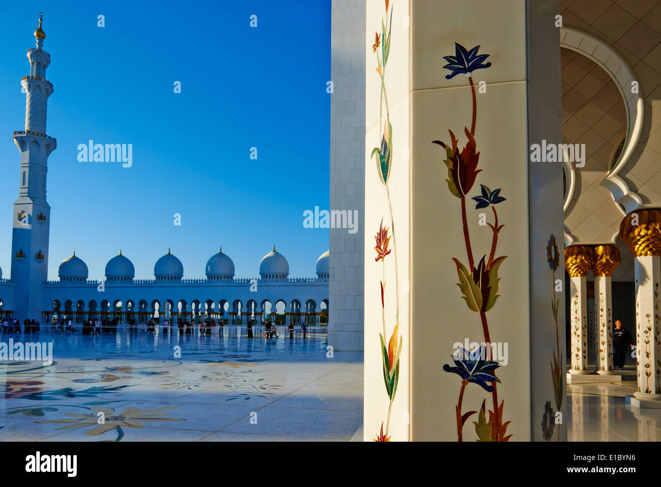 Sheikh zayed grand mosque flower hi-res stock photography and images ...