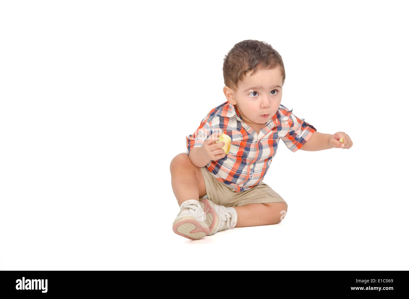 Saudi traditional dress boy Cut Out Stock Images & Pictures - Alamy