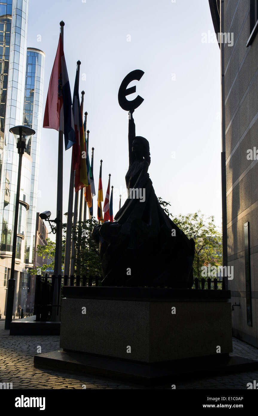 Paul Henri Spaak Building, European Parliament, EP, Euro statue ...