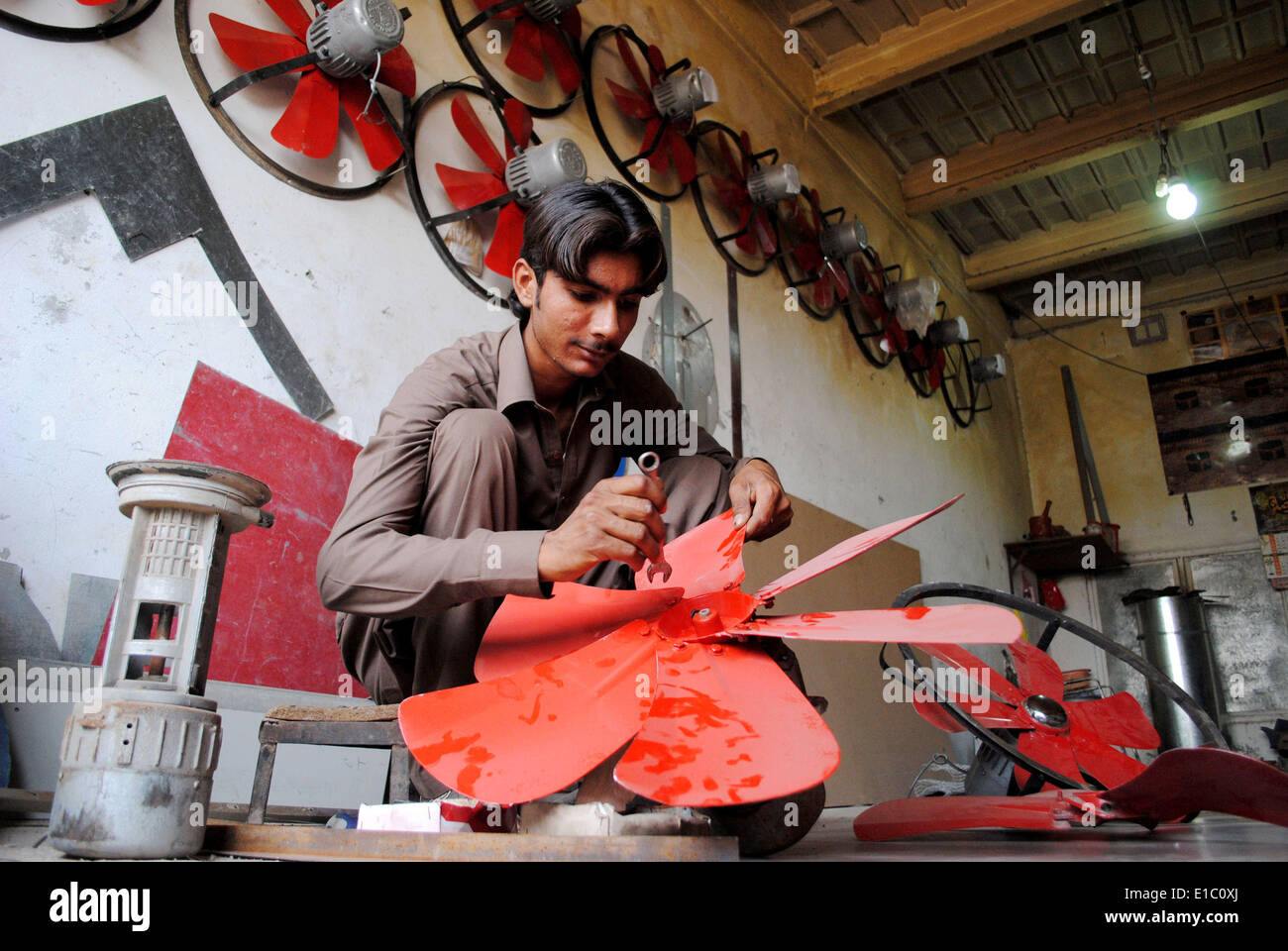 Peshawar, Pakistan. 30th May, 2014. A Pakistani technician repairs a ...