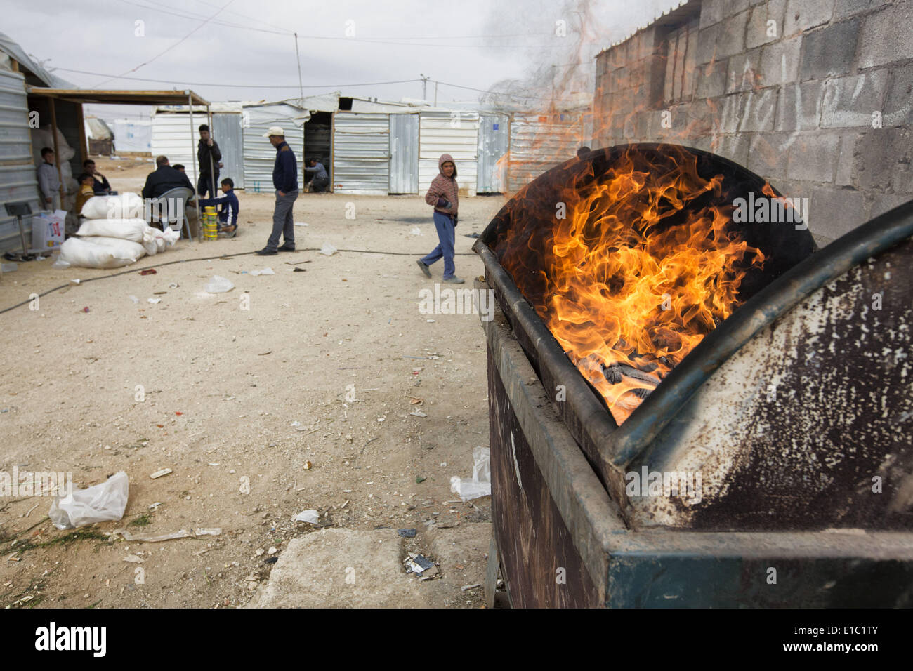 Al Mafraq, JORDAN. 27th Jan, 2014. Burning trash is still the most ...