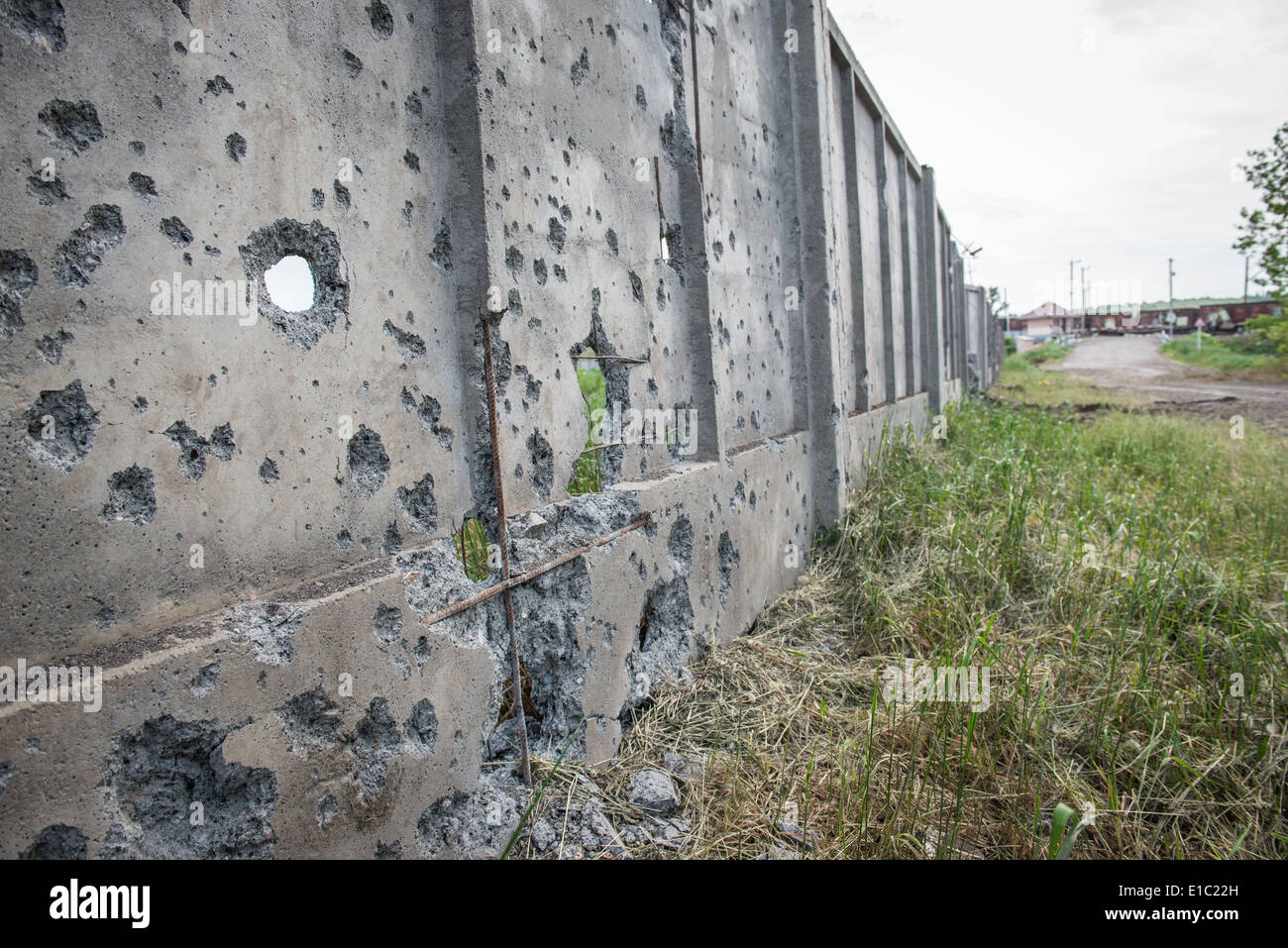 wall near railway crossing at border of Sloviansk - frontline position ...