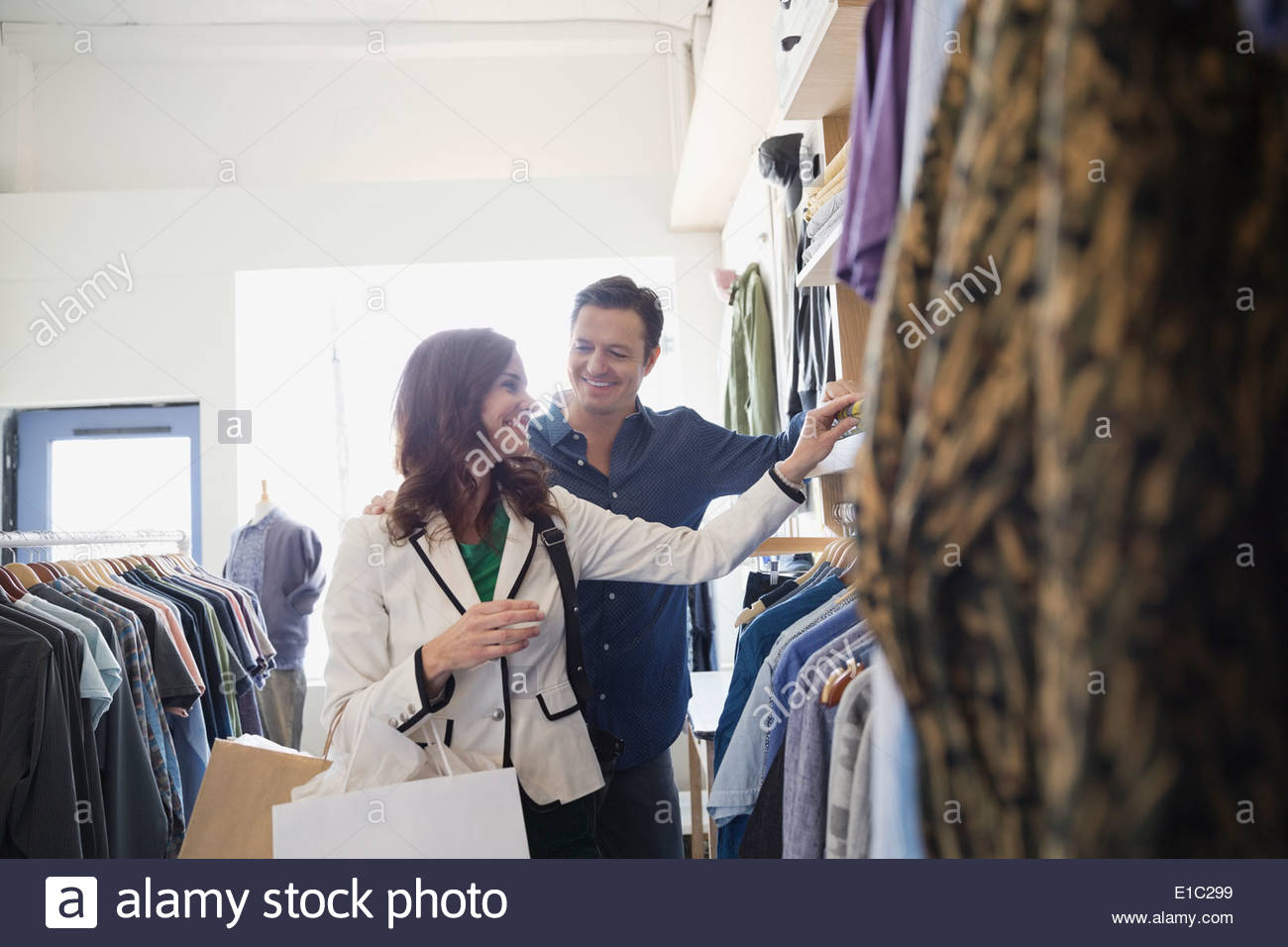 Couple browsing hi-res stock photography and images - Alamy