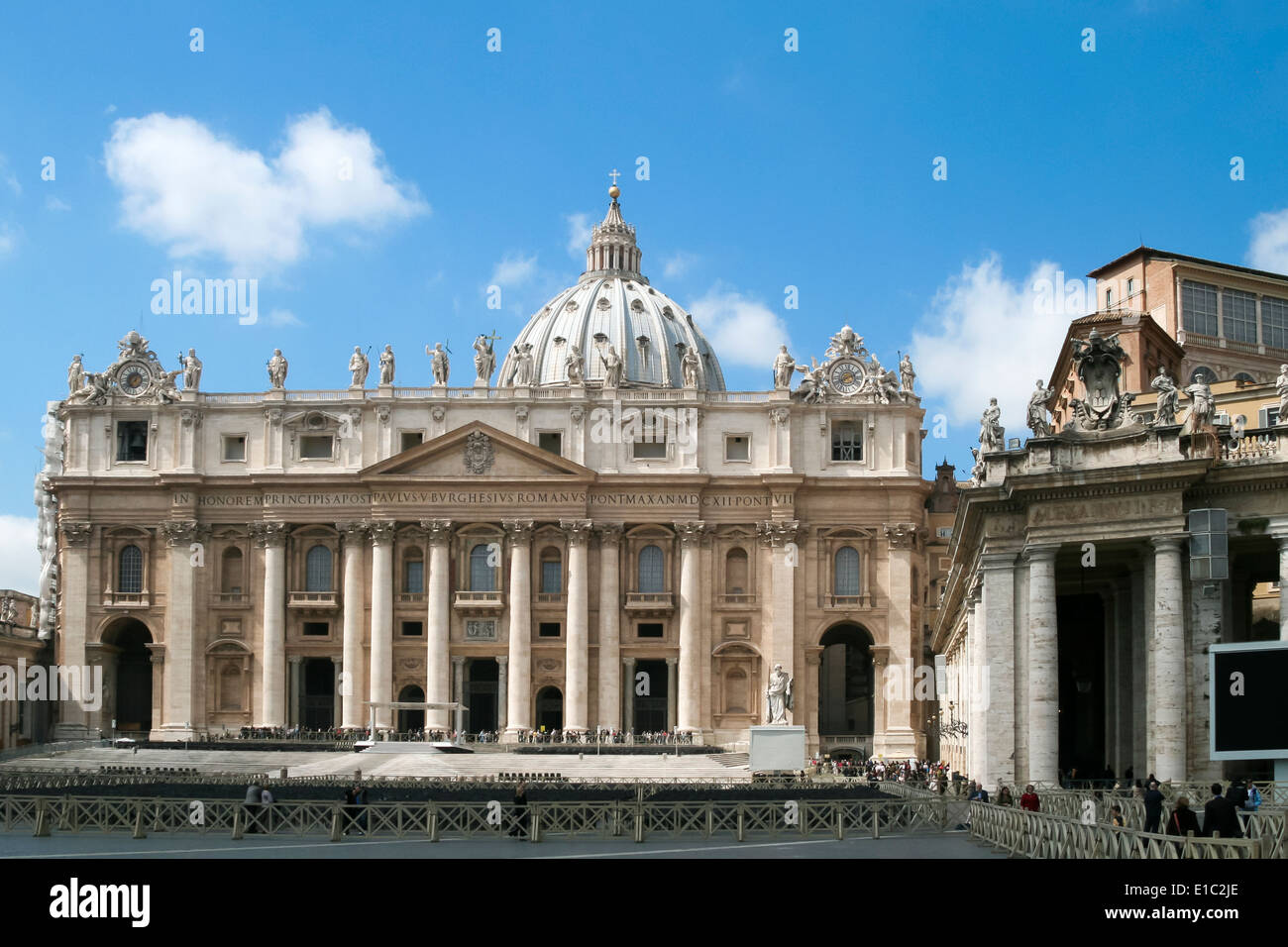St peters rome italy hi-res stock photography and images - Alamy