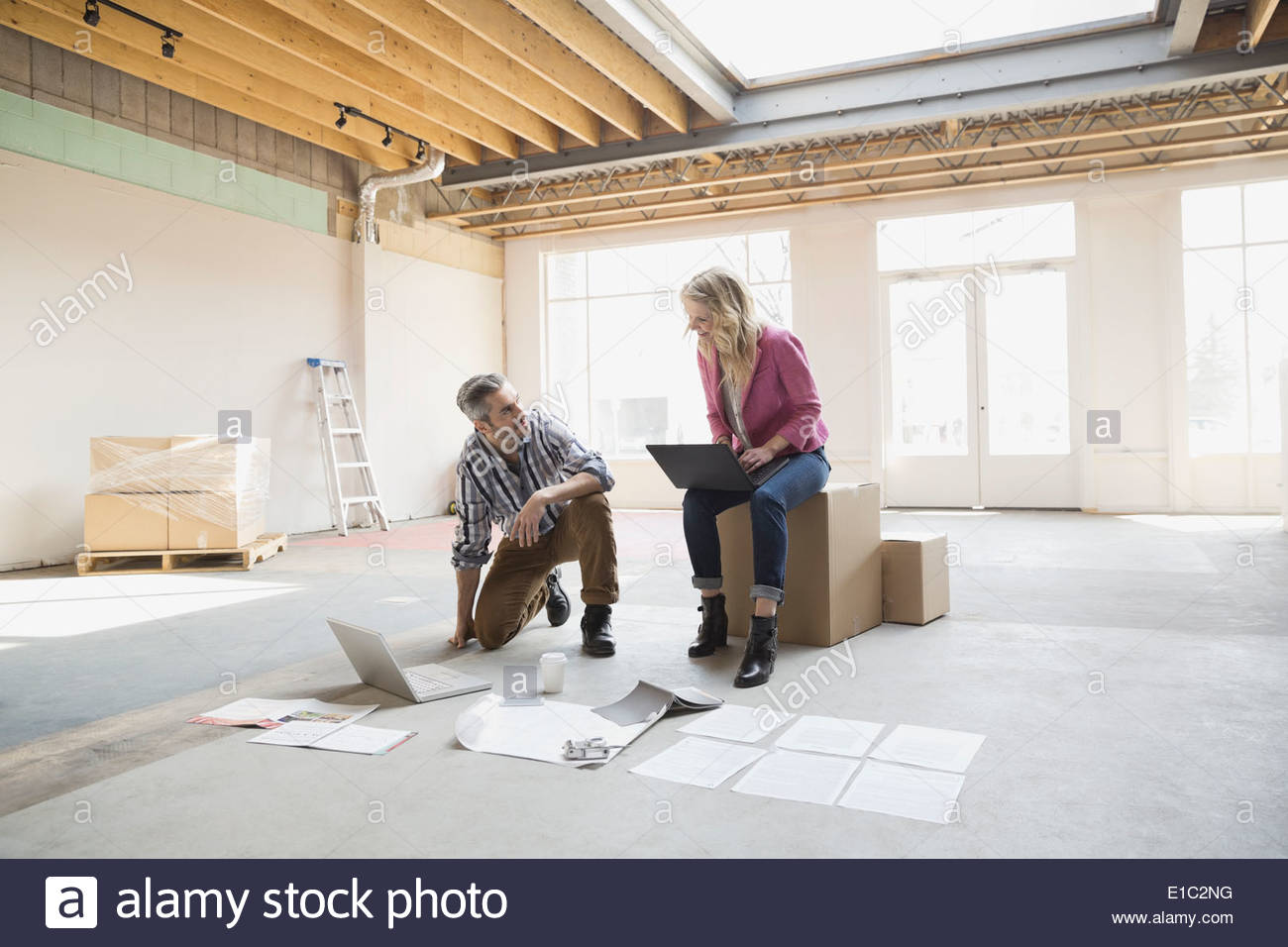 Laptops store hi-res stock photography and images - Alamy