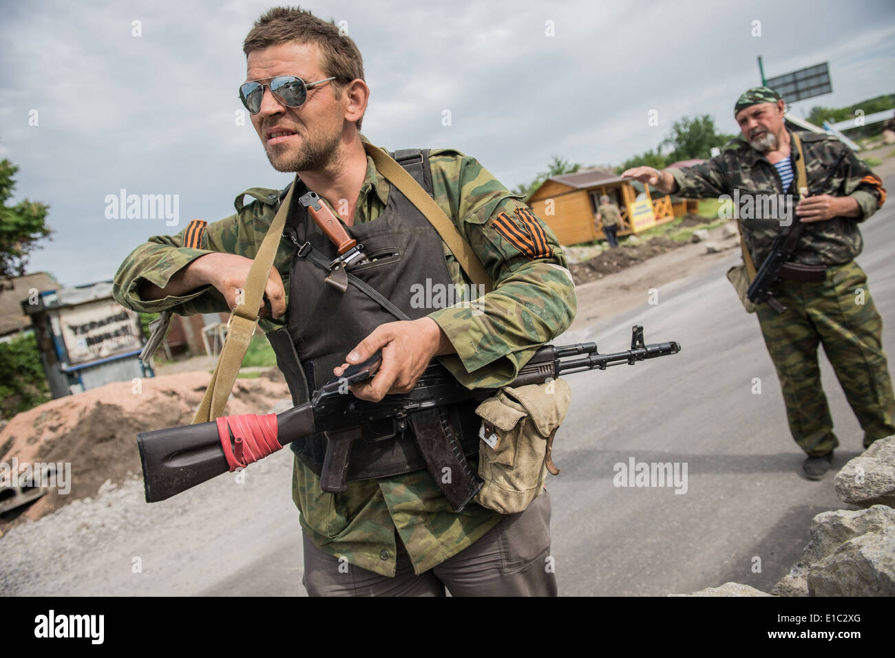 Pro-Russian militia checkpoint in the Semionovka, outskirts of ...