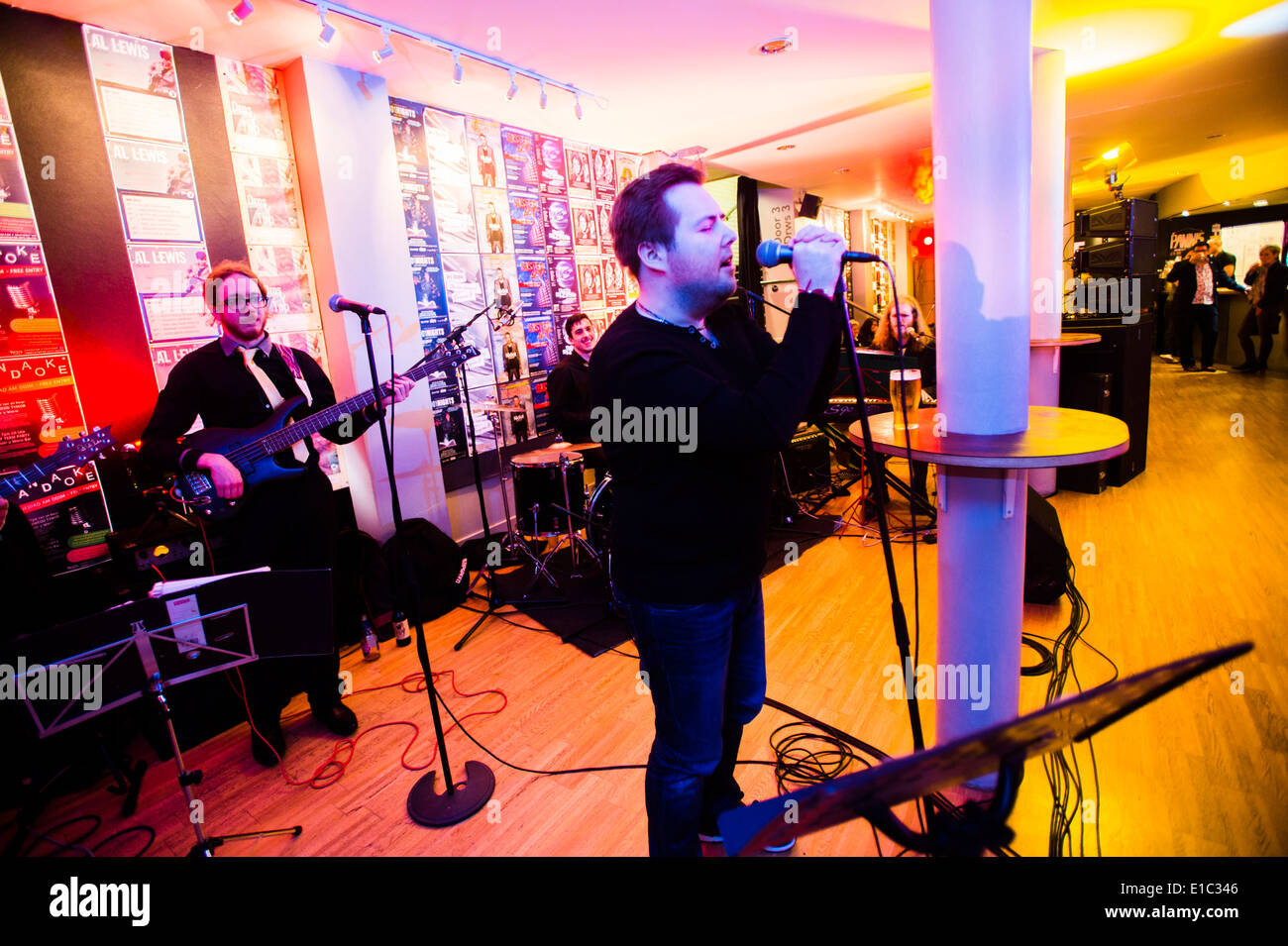 Bandeoke hi-res stock photography and images - Alamy