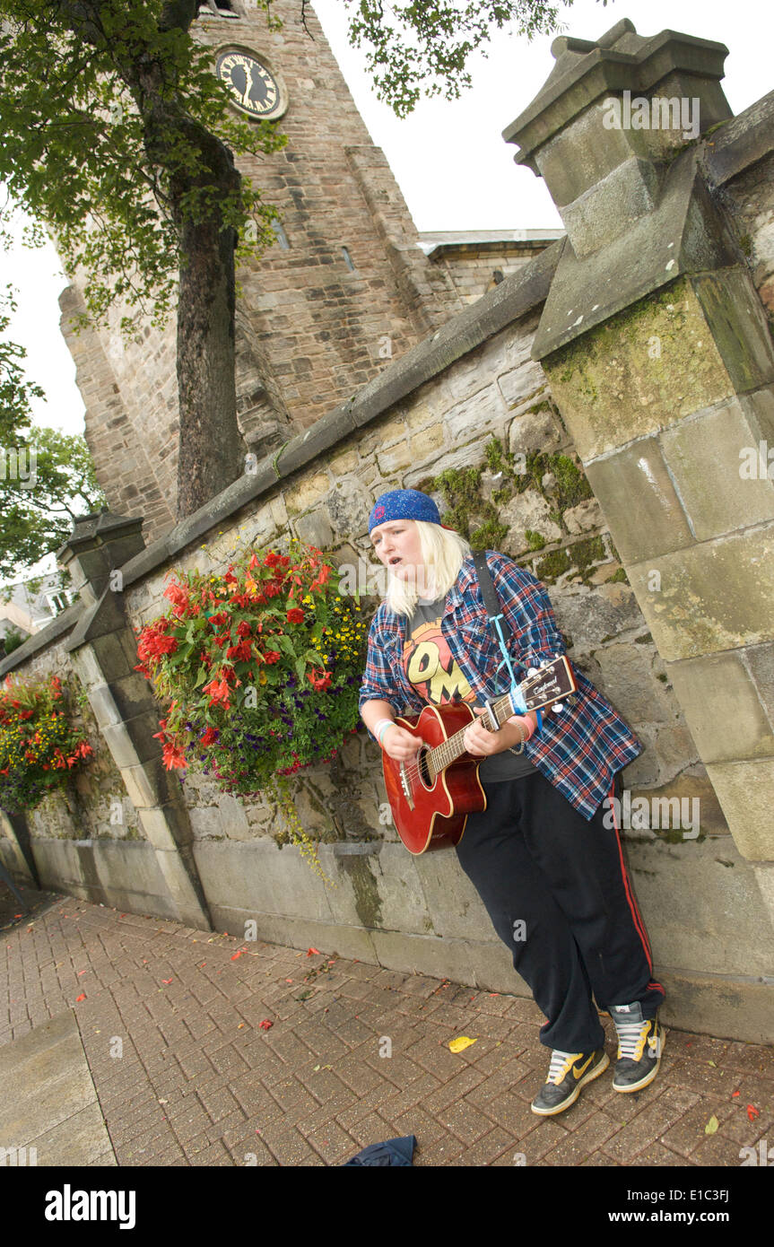 Women busking in the street hi-res stock photography and images - Alamy