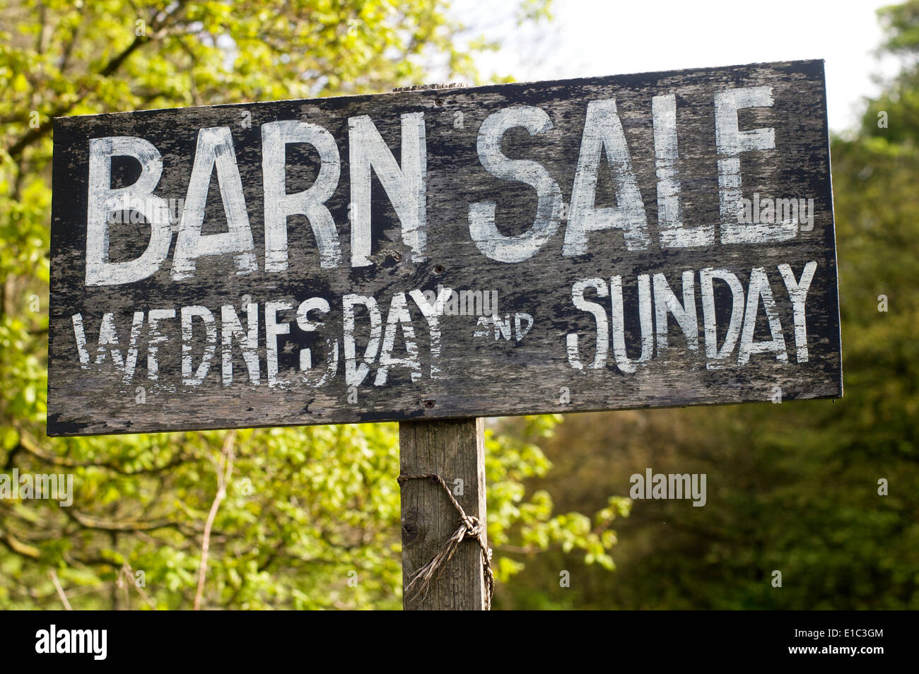 Hand written wooden sign hi-res stock photography and images - Alamy