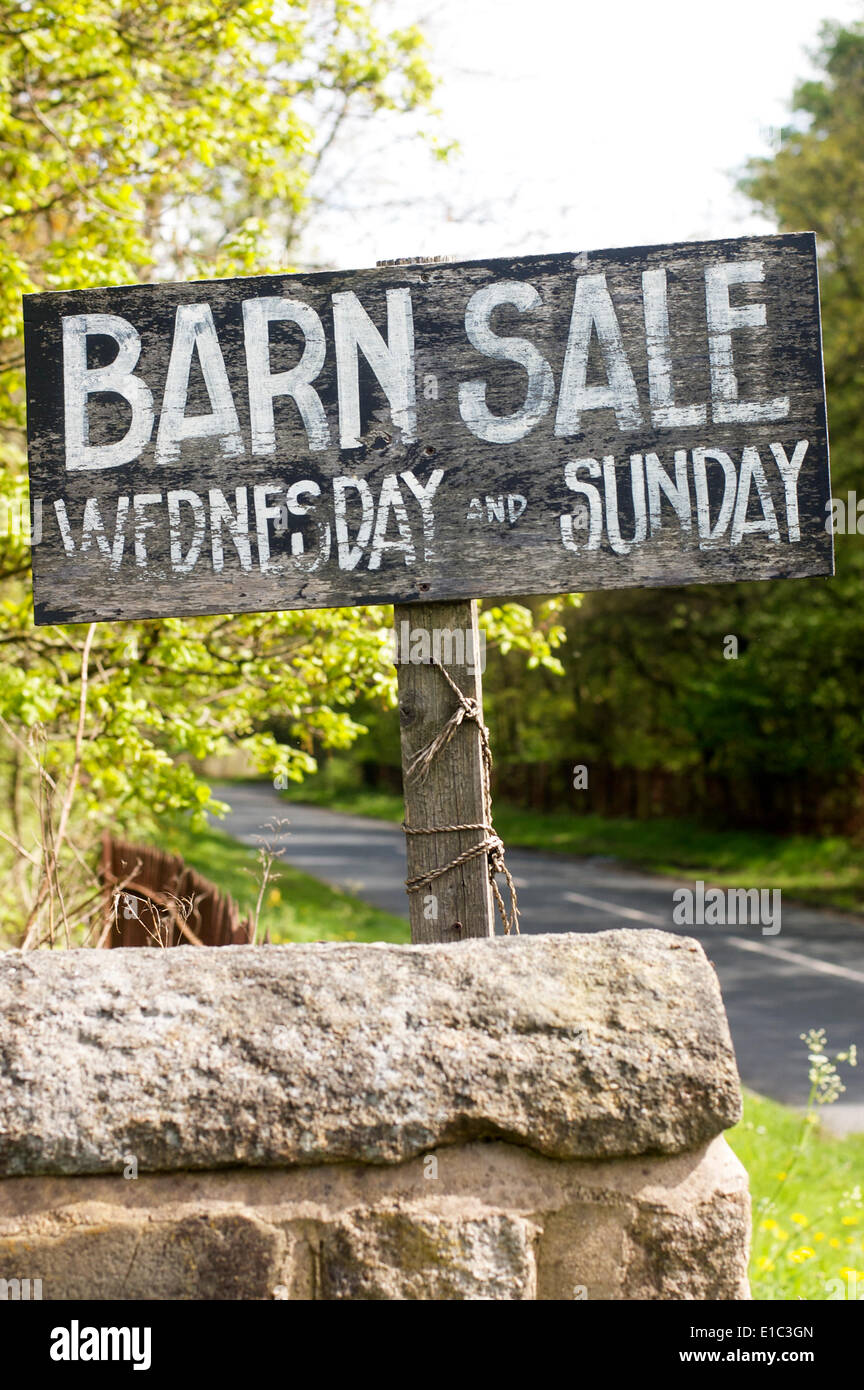 Hand written wooden sign hi-res stock photography and images - Alamy