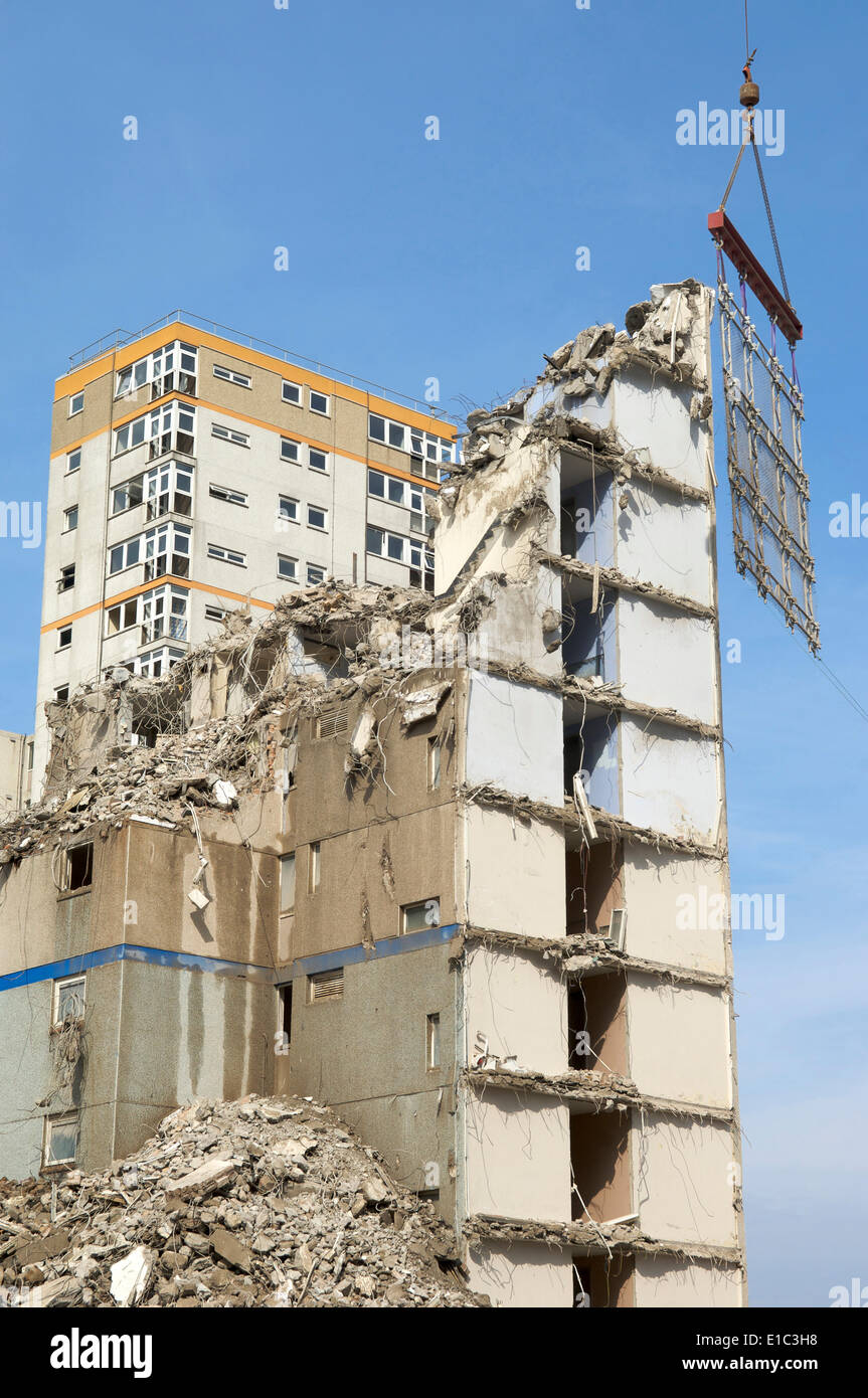 Demolition of high rise apartment blocks Stock Photo - Alamy