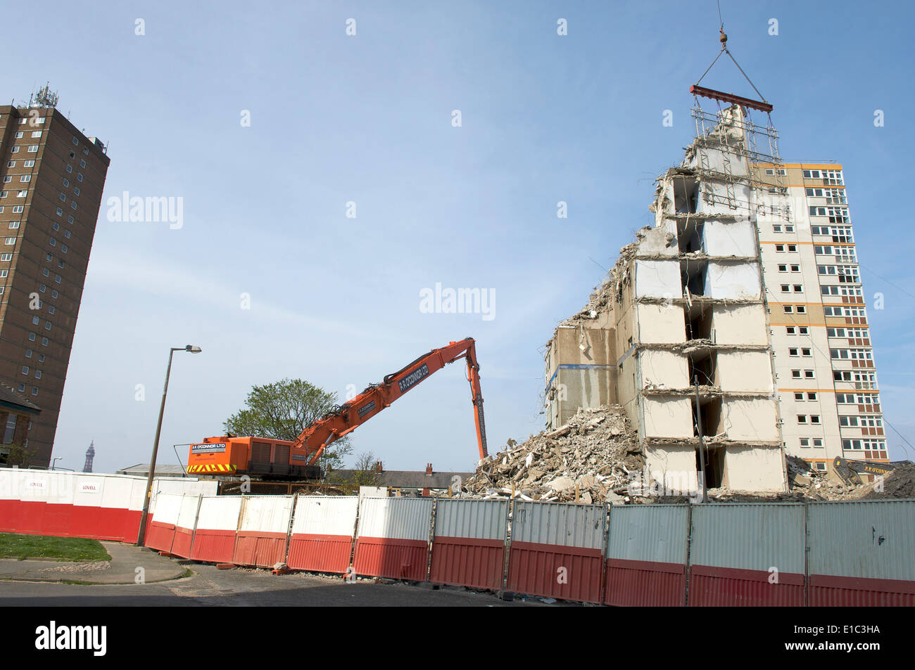 Demolition high rise apartment blocks hi-res stock photography and ...