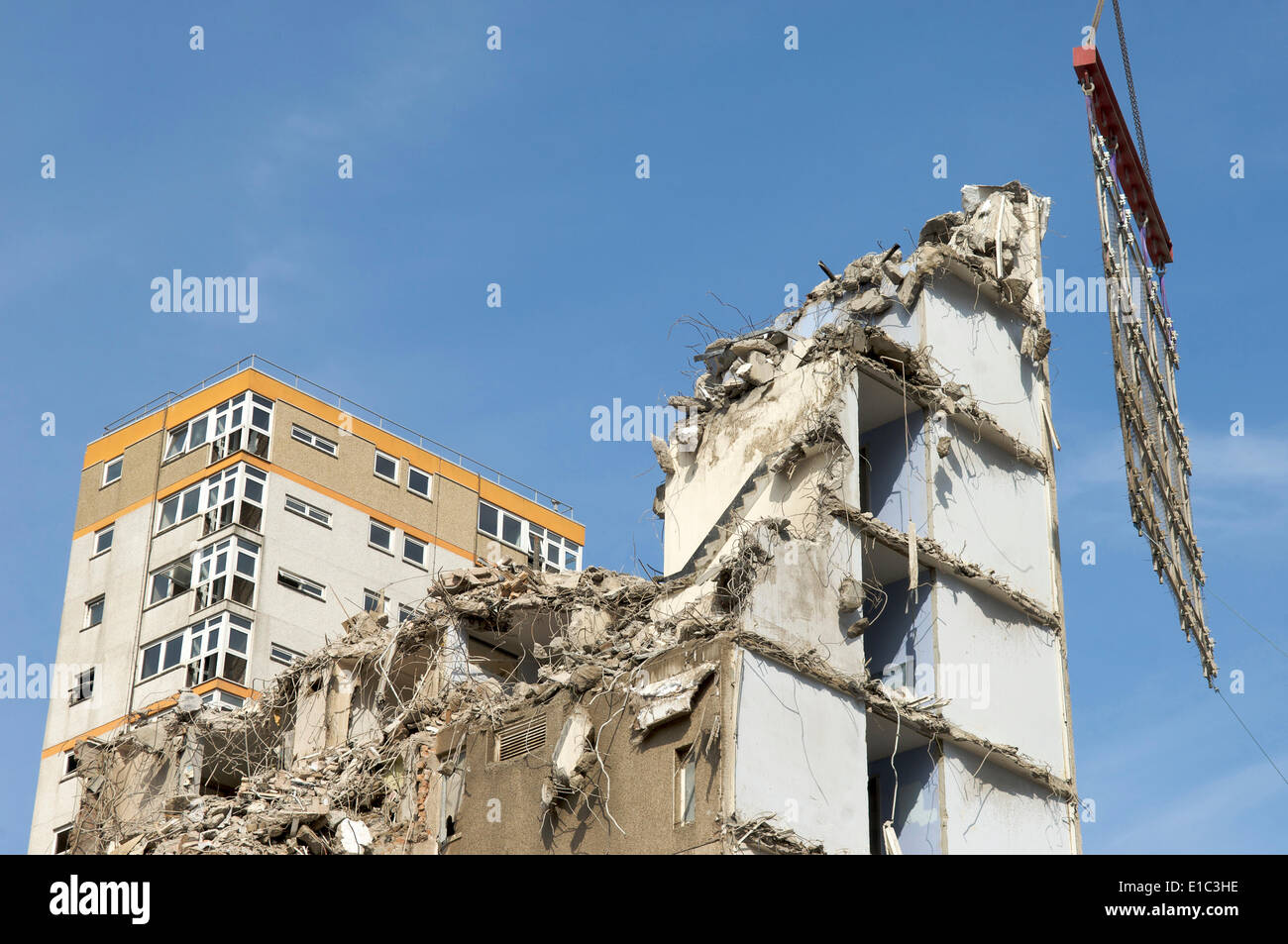 Demolition high rise apartment blocks hi-res stock photography and ...